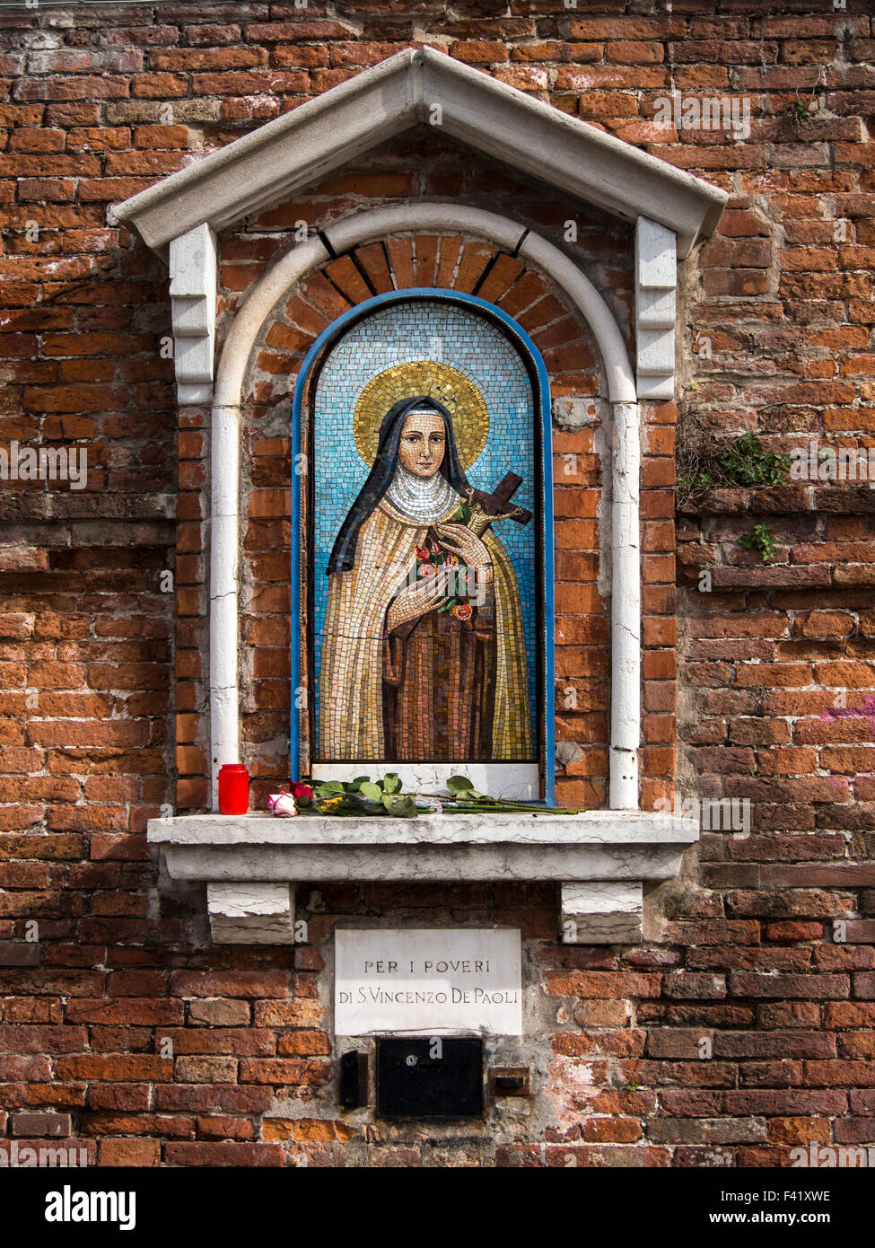 Shrine wall hi-res stock photography and images - Alamy