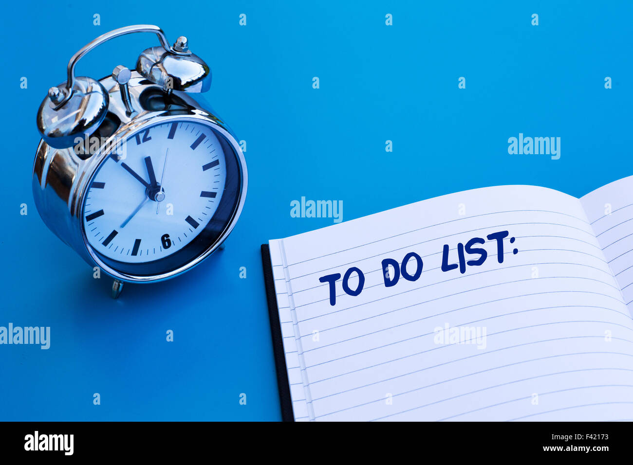 alarm clock on blue table with 'to do' list Stock Photo - Alamy
