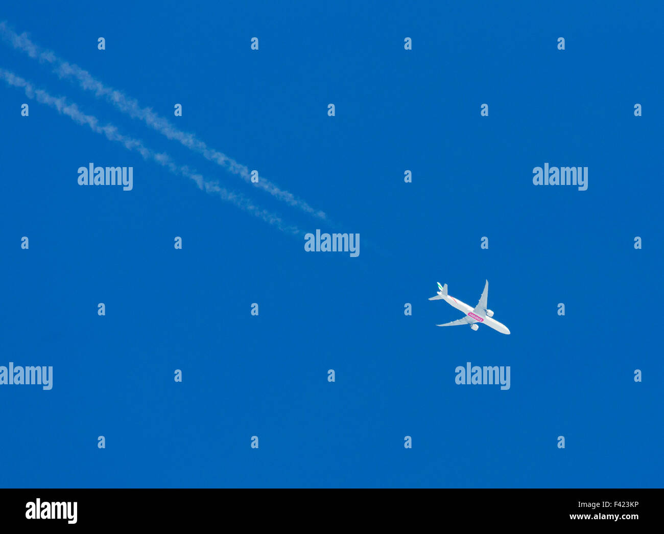 Passenger aircraft hi-res stock photography and images - Alamy