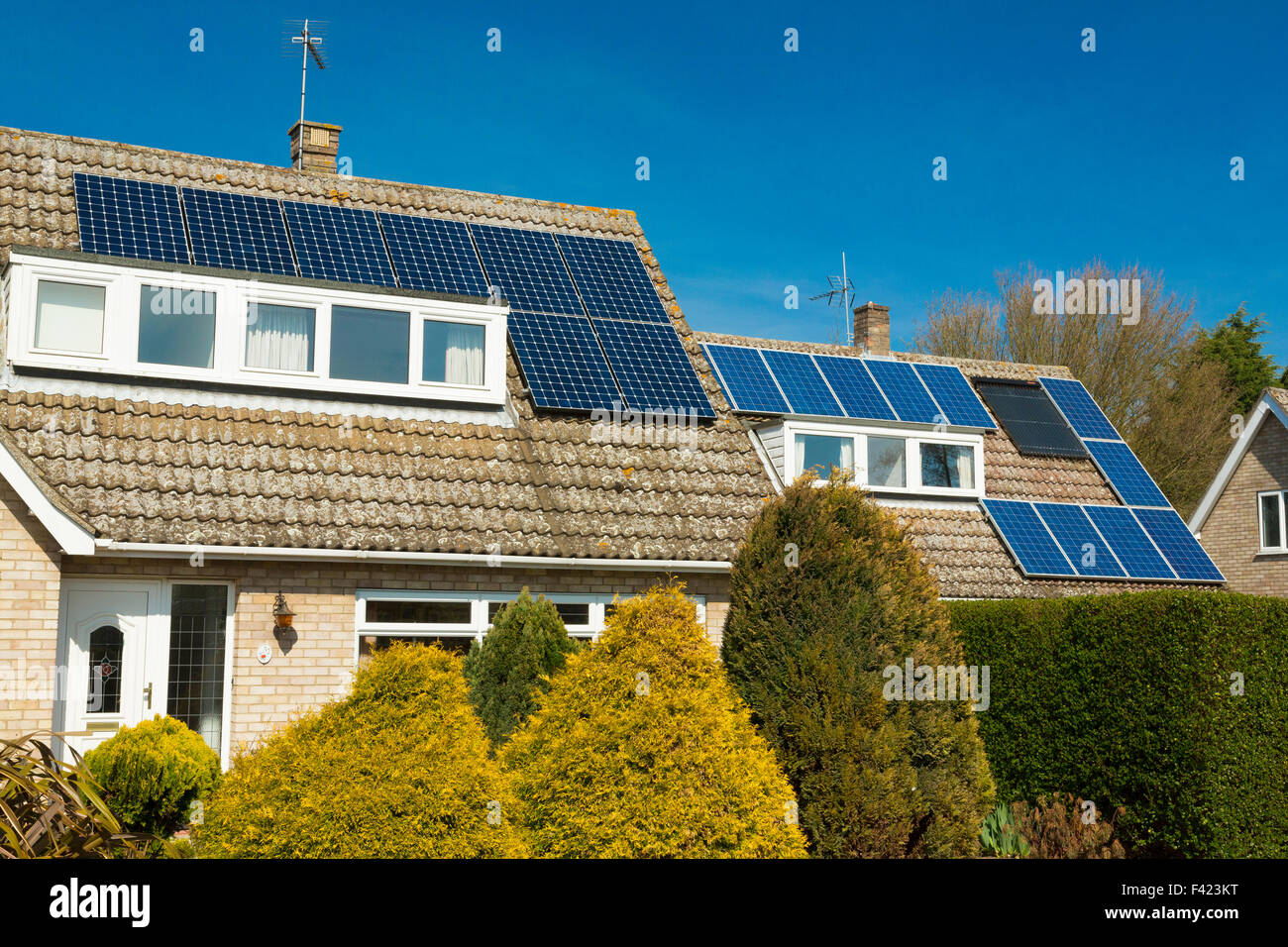Solar panel fitted roof panels hi-res stock photography and images - Alamy