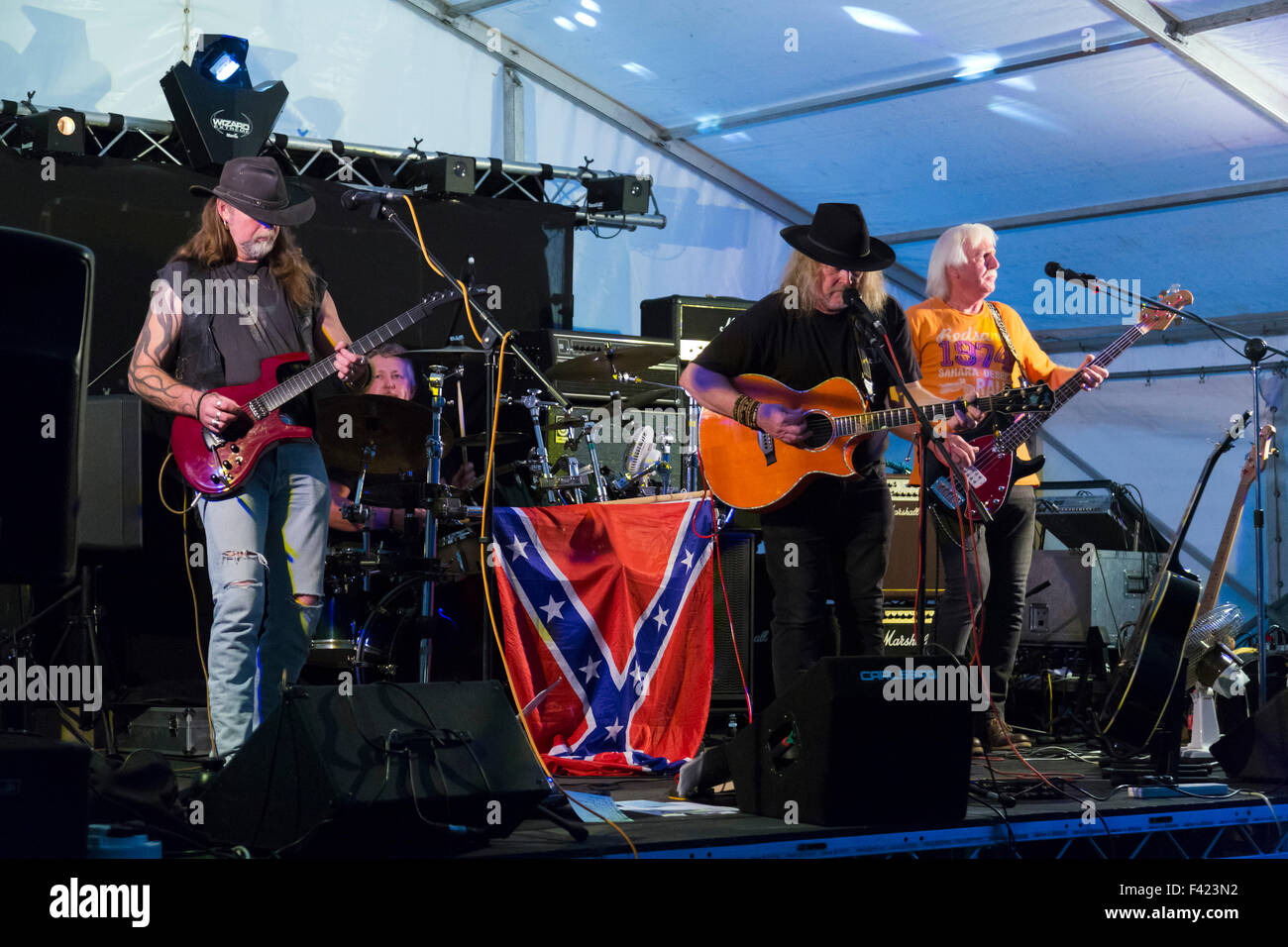 Country music band hi-res stock photography and images - Alamy