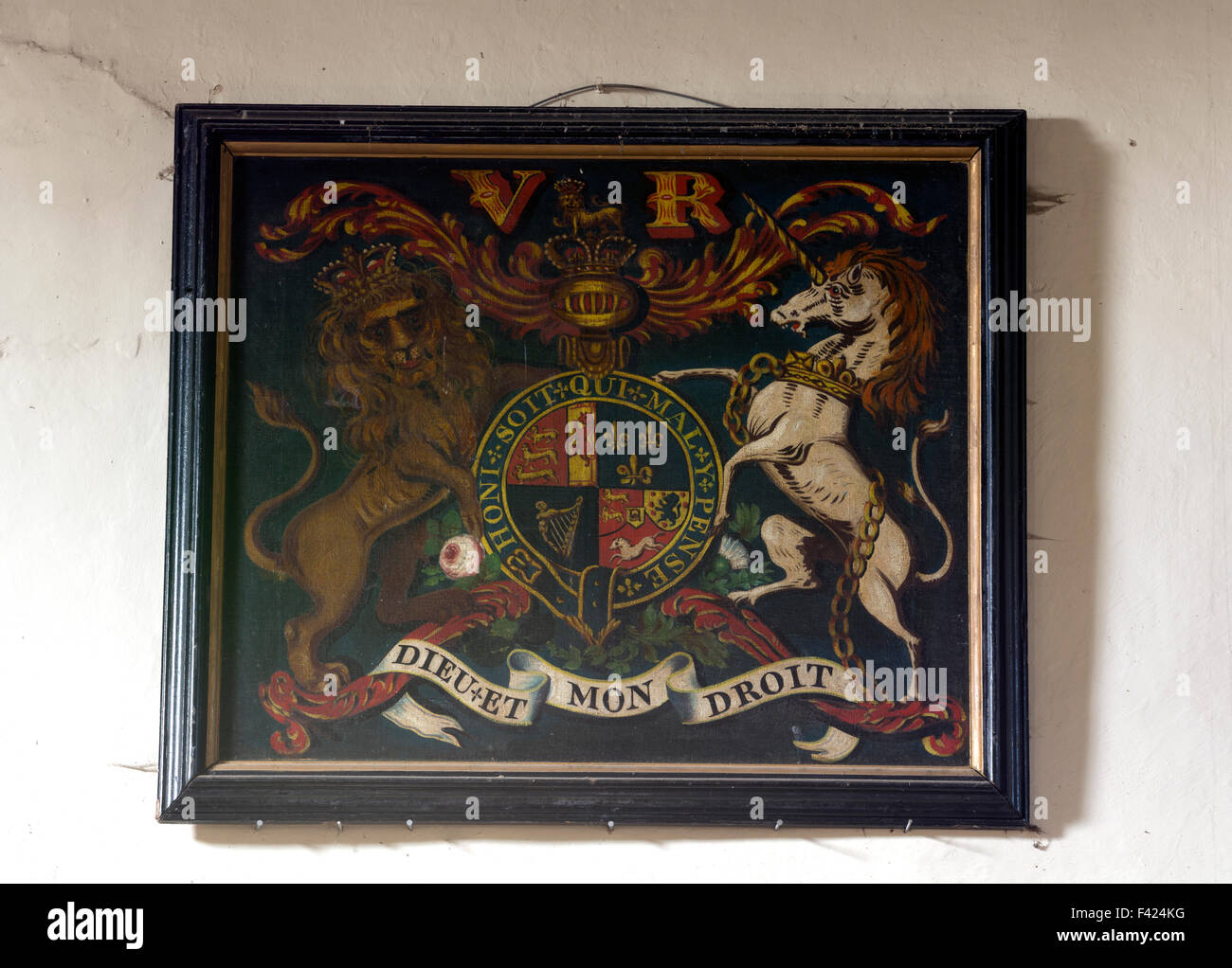 Queen victoria royal coat of arms hi-res stock photography and images ...