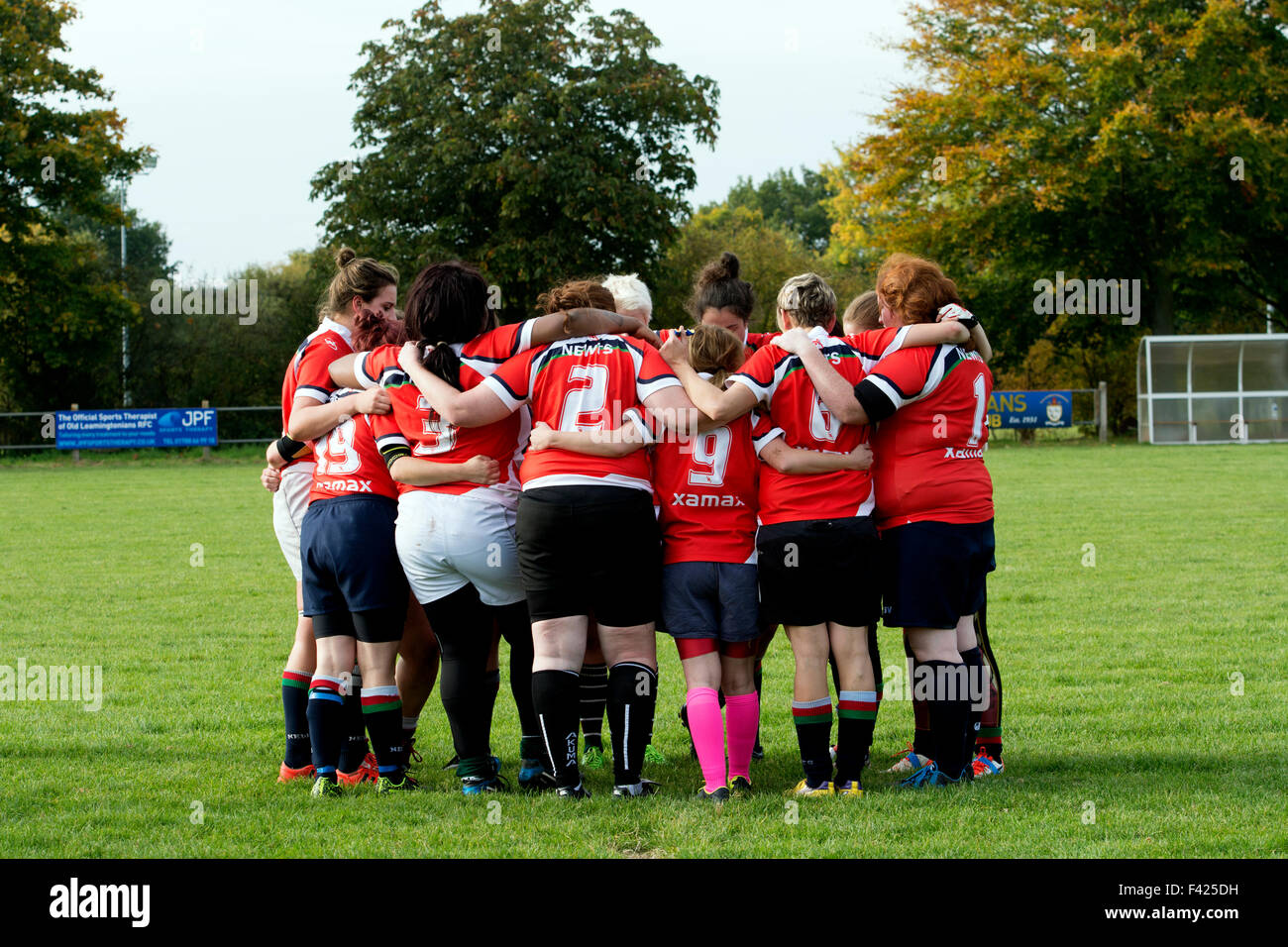 England rugby team huddle hi-res stock photography and images - Alamy