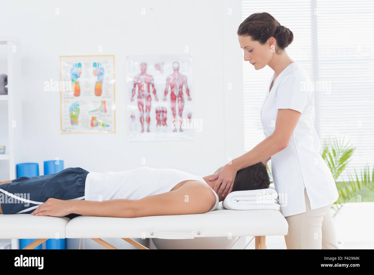 Woman neck turning head hi-res stock photography and images - Alamy