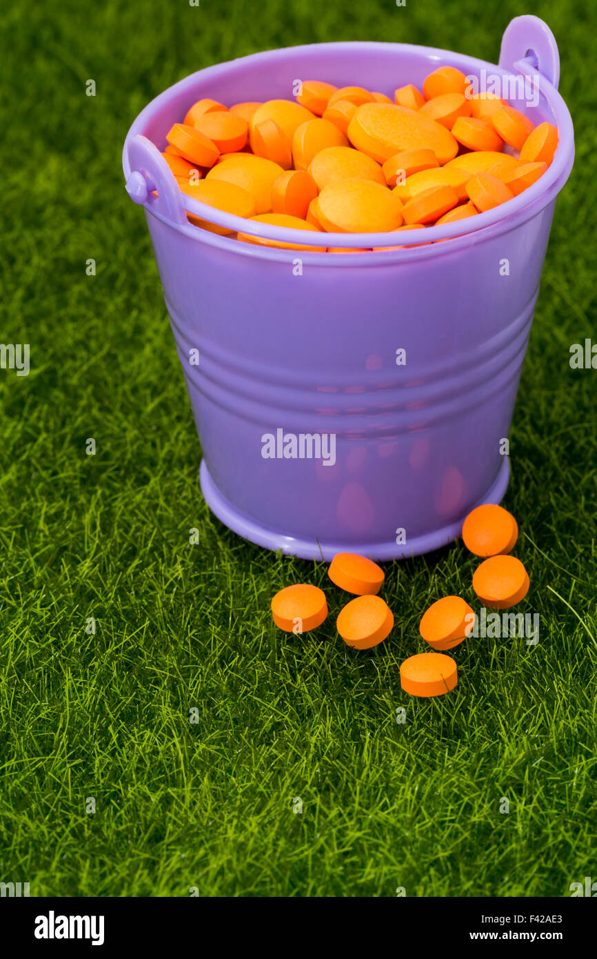 Bucket of pills hi-res stock photography and images - Alamy