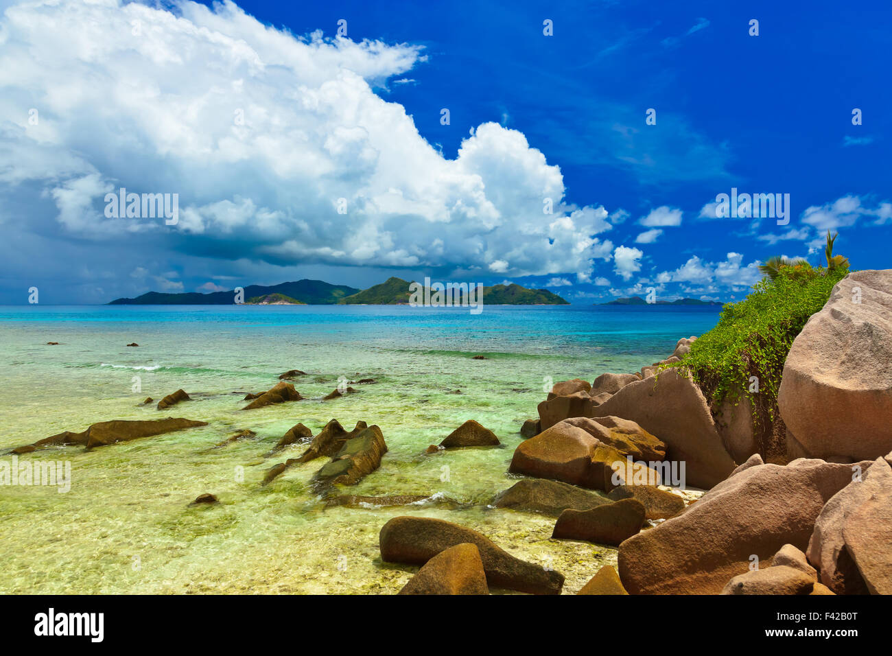 Tropical island storm hi-res stock photography and images - Alamy