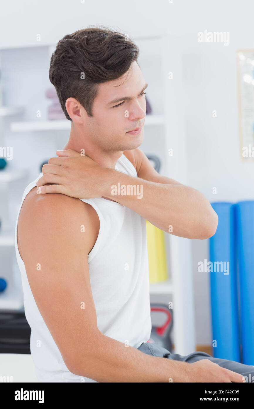 Young man suffering from shoulder pain Stock Photo - Alamy