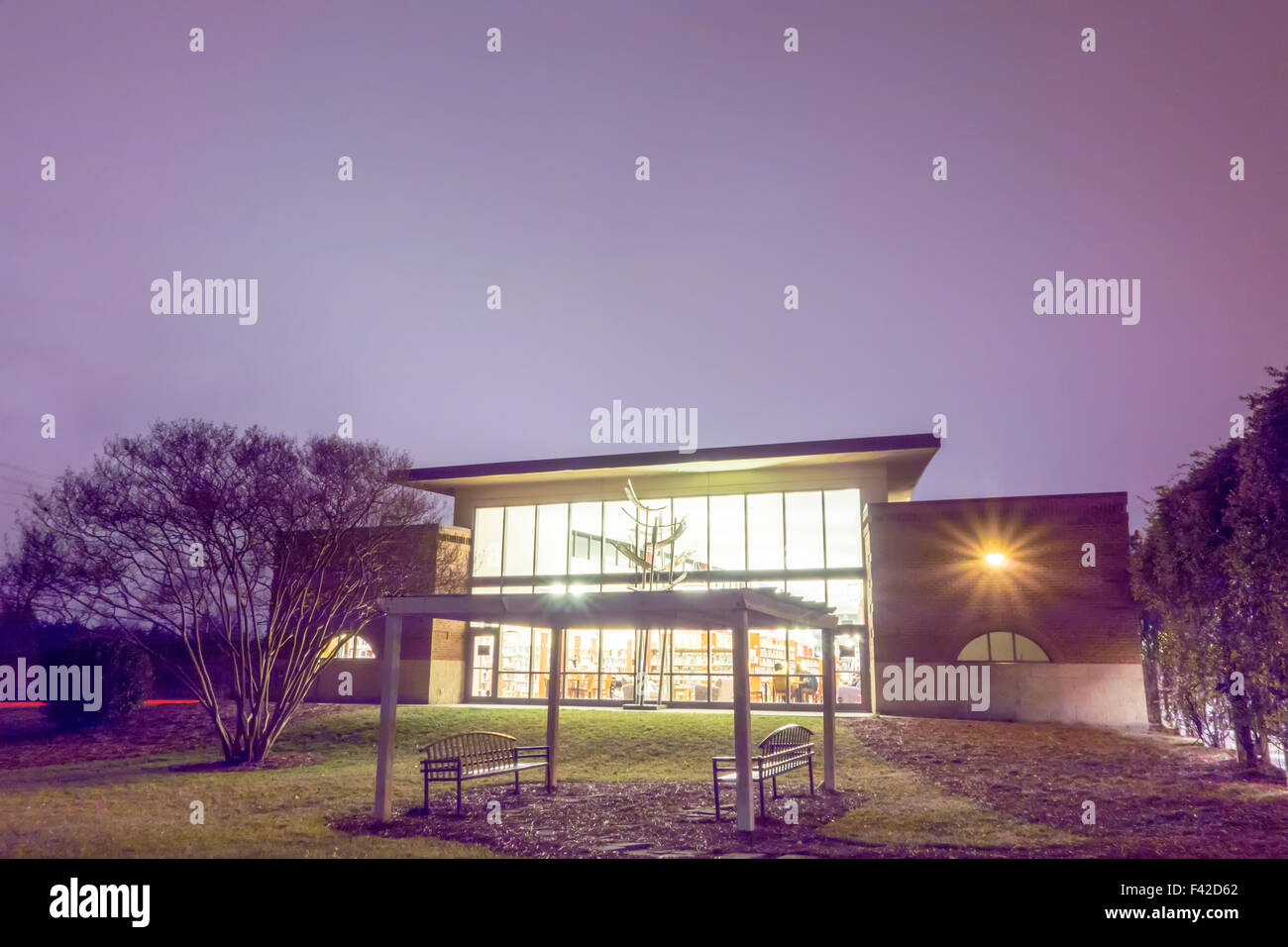 modern view of public library at night Stock Photo - Alamy