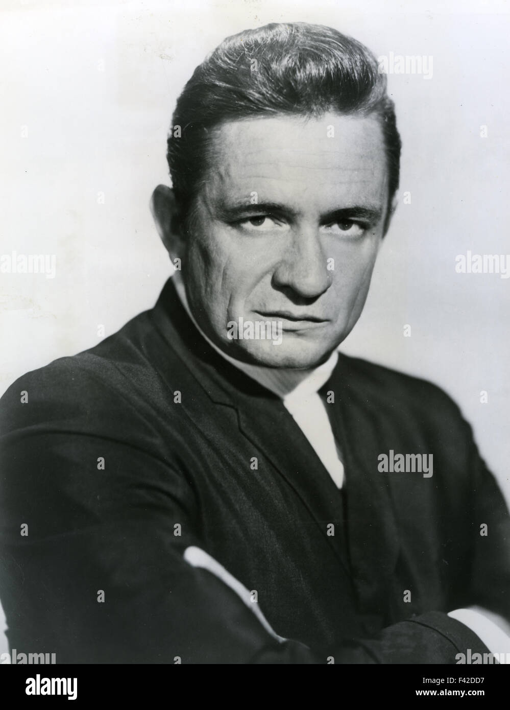 Johnny cash 2003 hi-res stock photography and images - Alamy