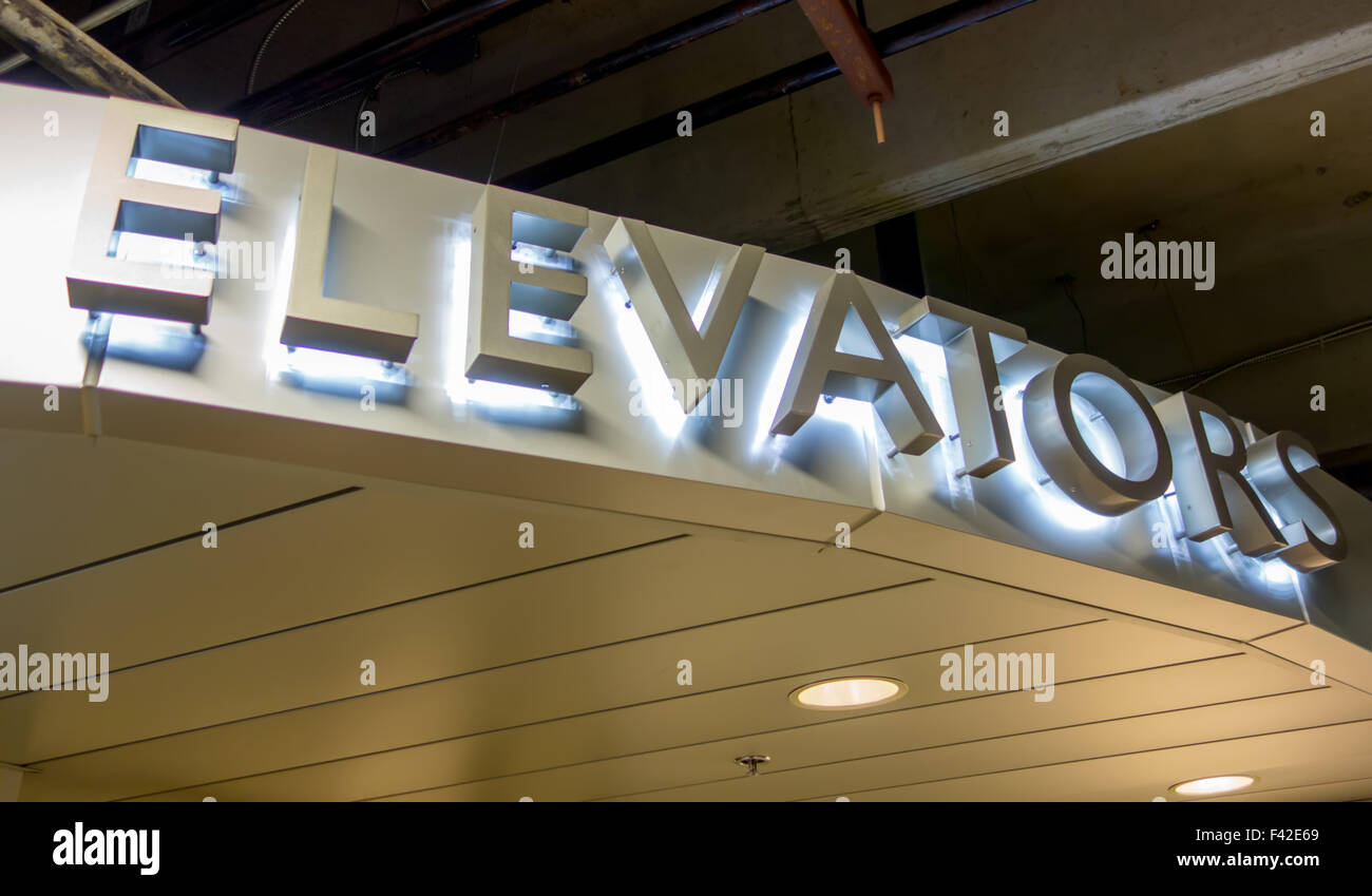 Elevator sign hi-res stock photography and images - Alamy