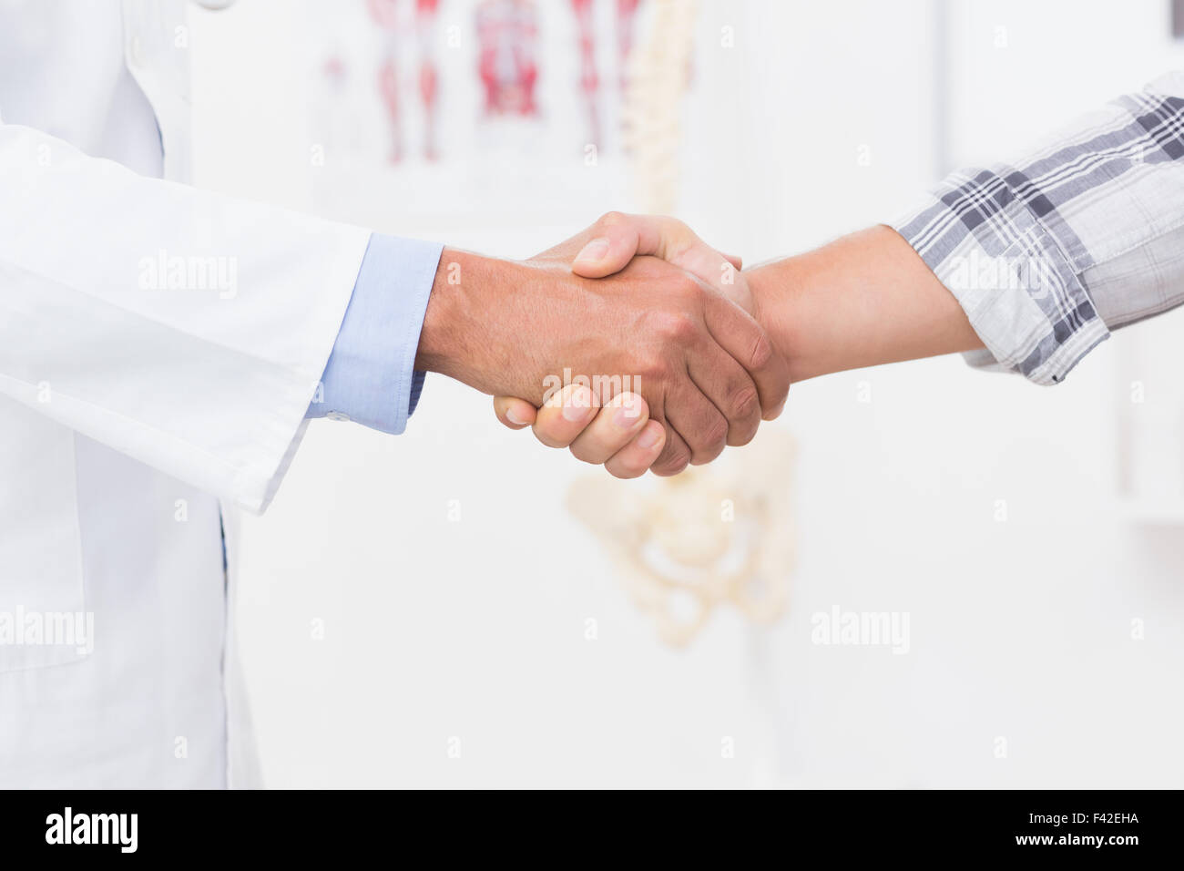Patient shaking hands with doctor Stock Photo - Alamy