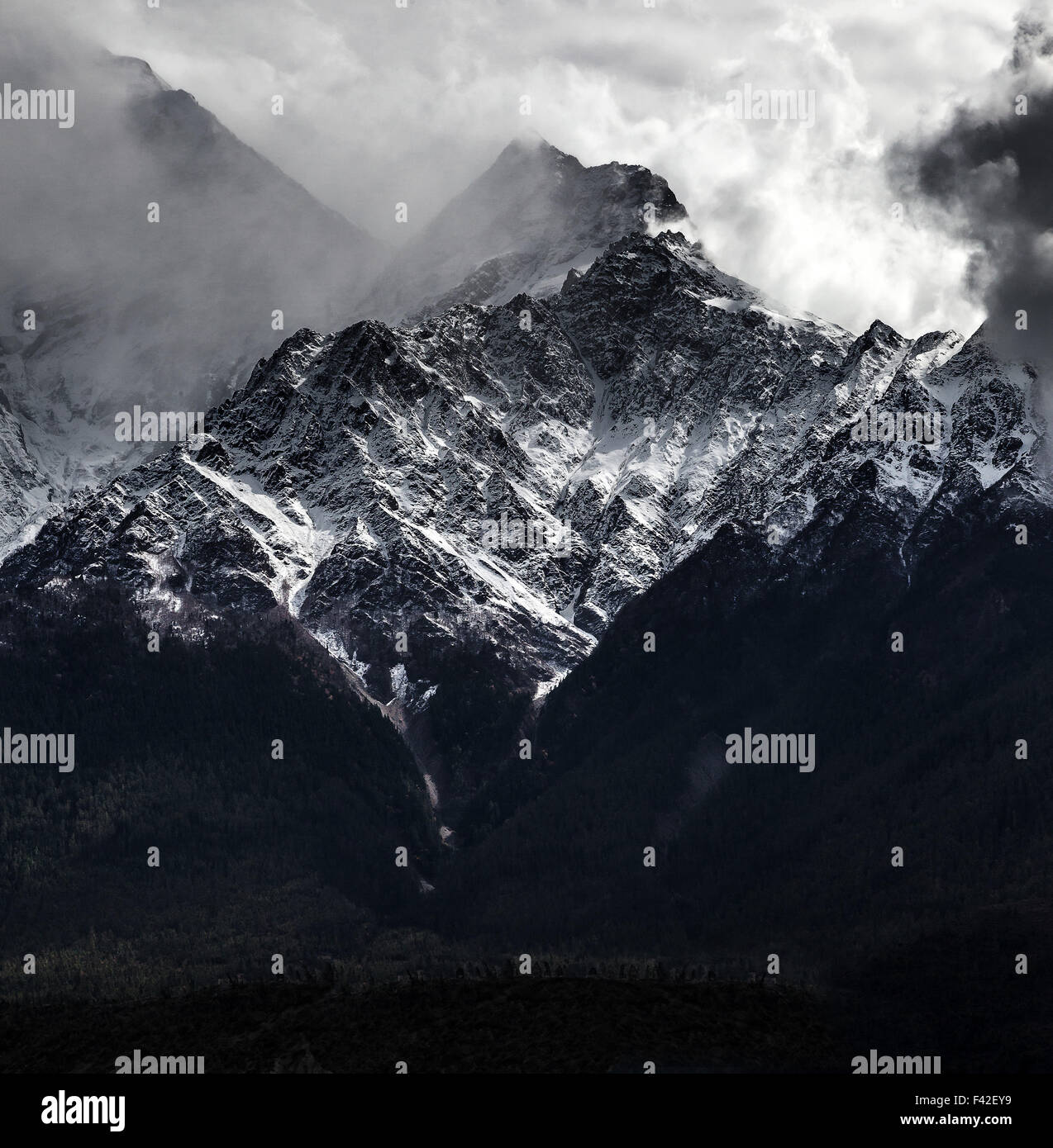 Massif of the annapurna himal hi-res stock photography and images - Alamy