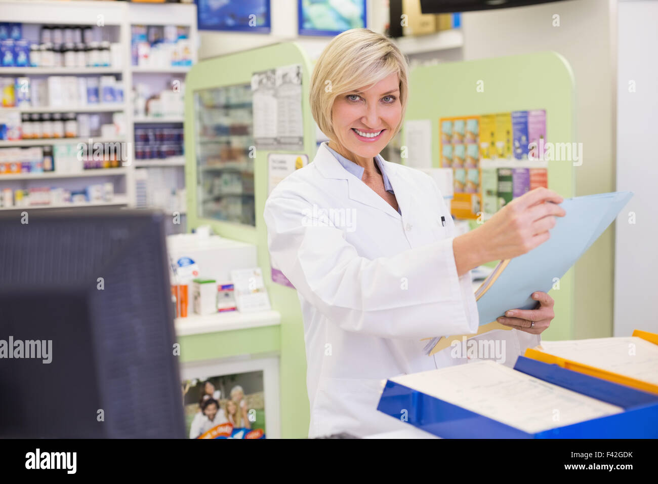 Pharmacist files documents Stock Photo - Alamy