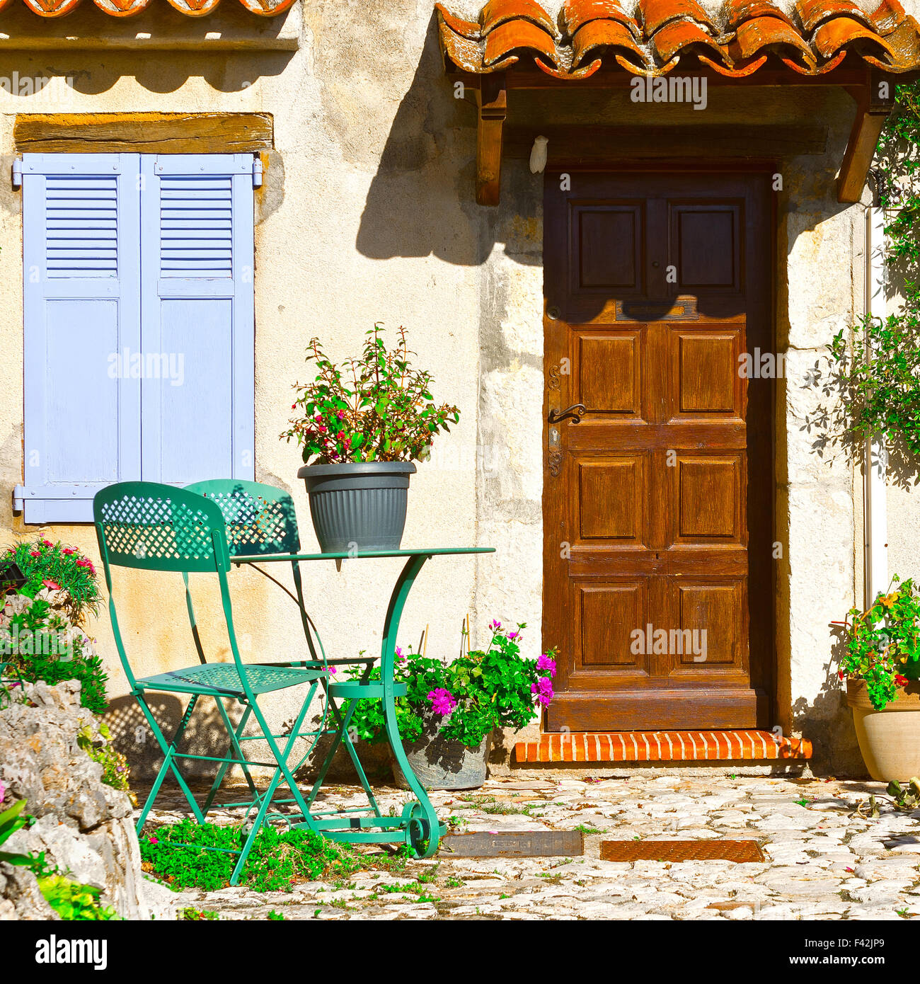 Classic french facade hi-res stock photography and images - Alamy