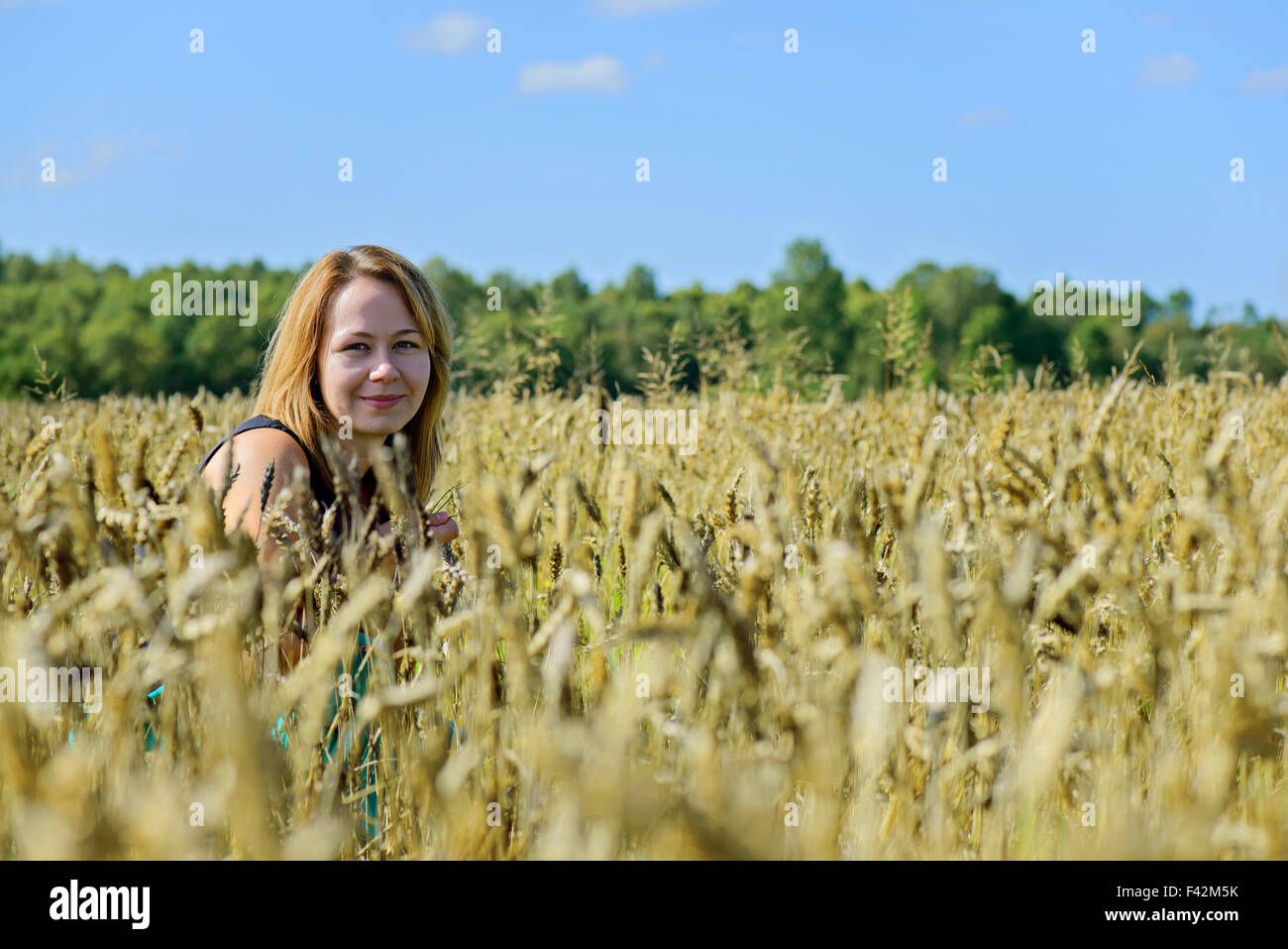 Portrait of woman in field Stock Photo - Alamy