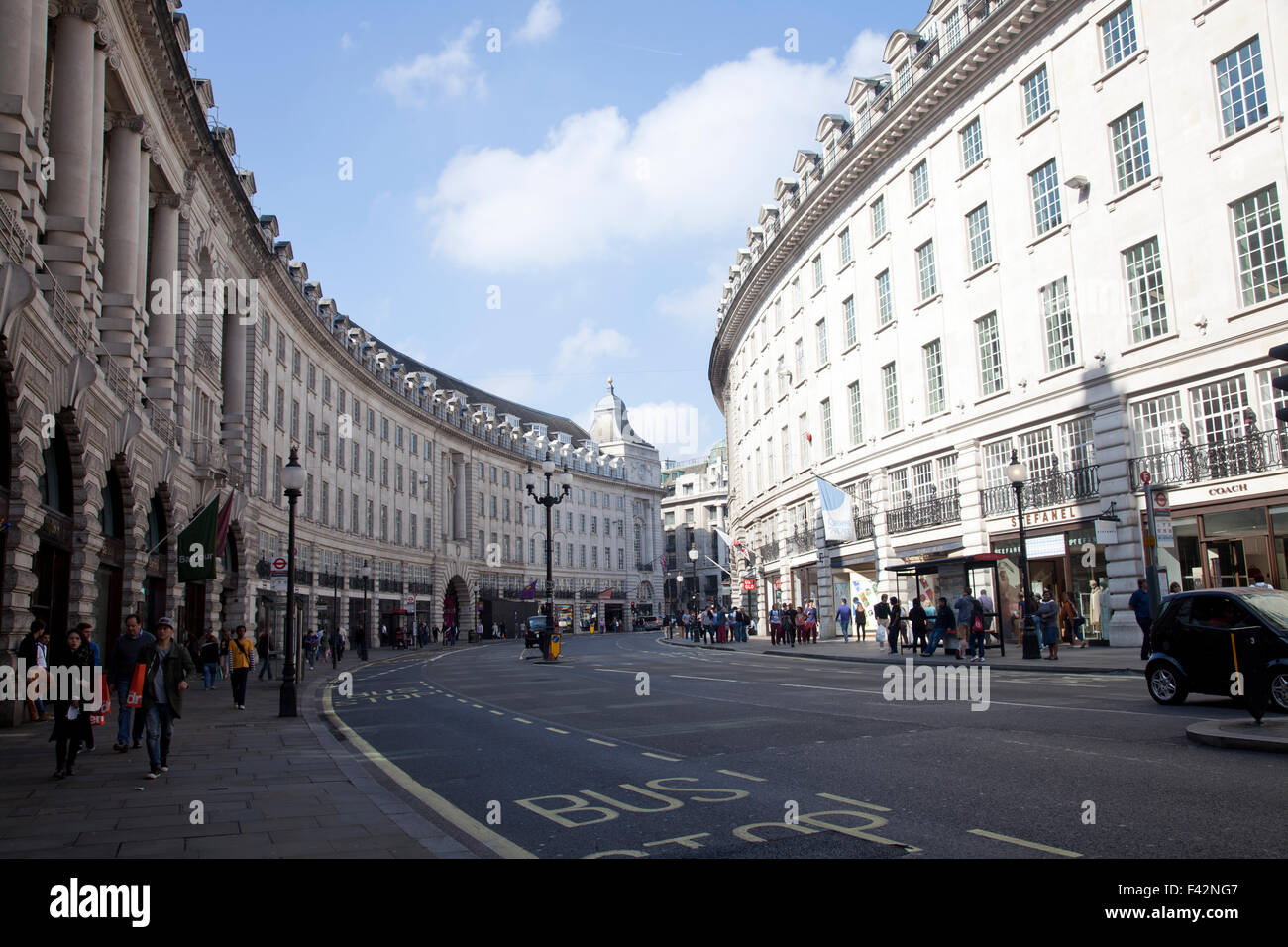 Curved buildings regent street hi-res stock photography and images - Alamy