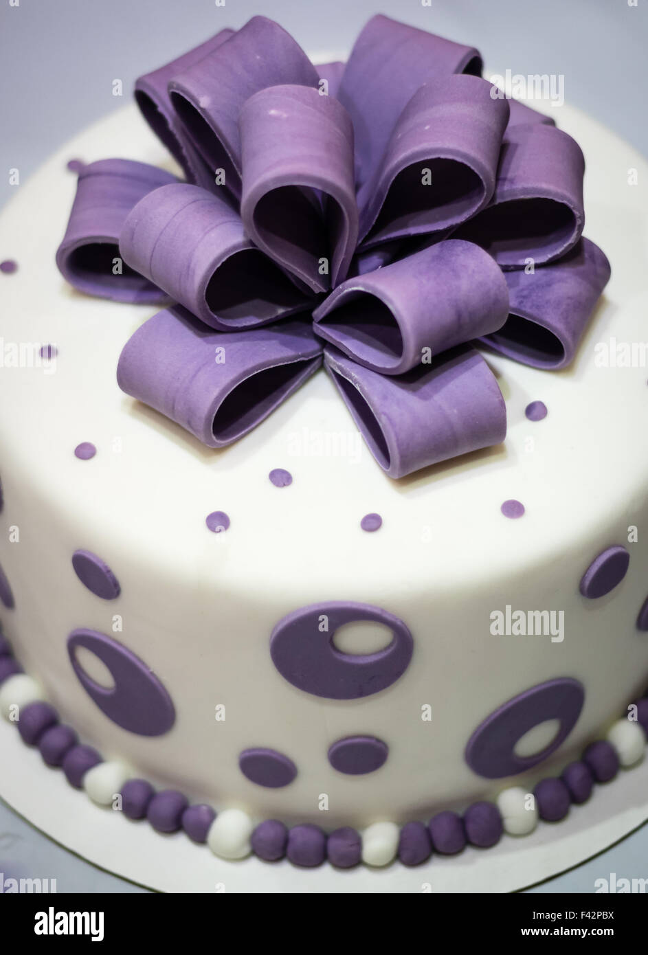 cake with violet decoration Stock Photo - Alamy