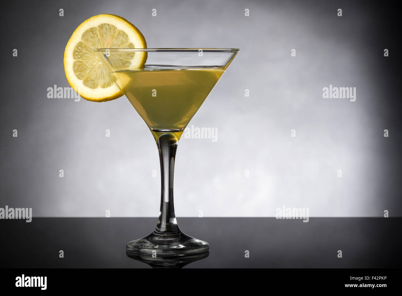 Lemon martini hi-res stock photography and images - Alamy