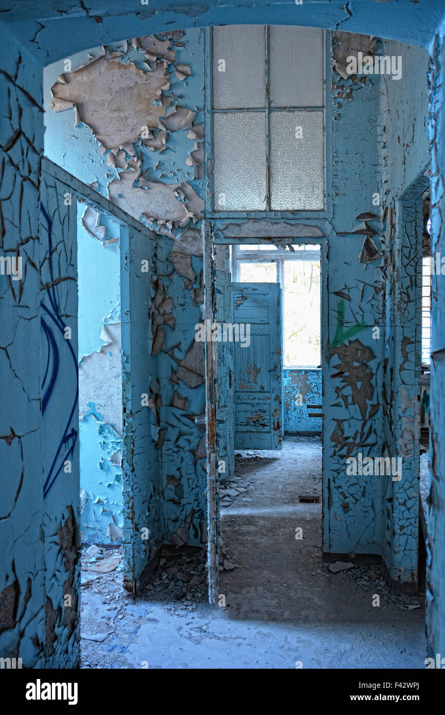 empty blue rooms Stock Photo - Alamy