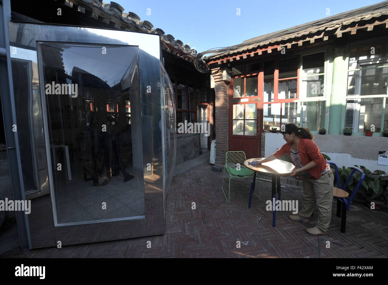 (151014) -- BEIJING, Oct. 14, 2015 (Xinhua) -- A renovated quadrangle ...