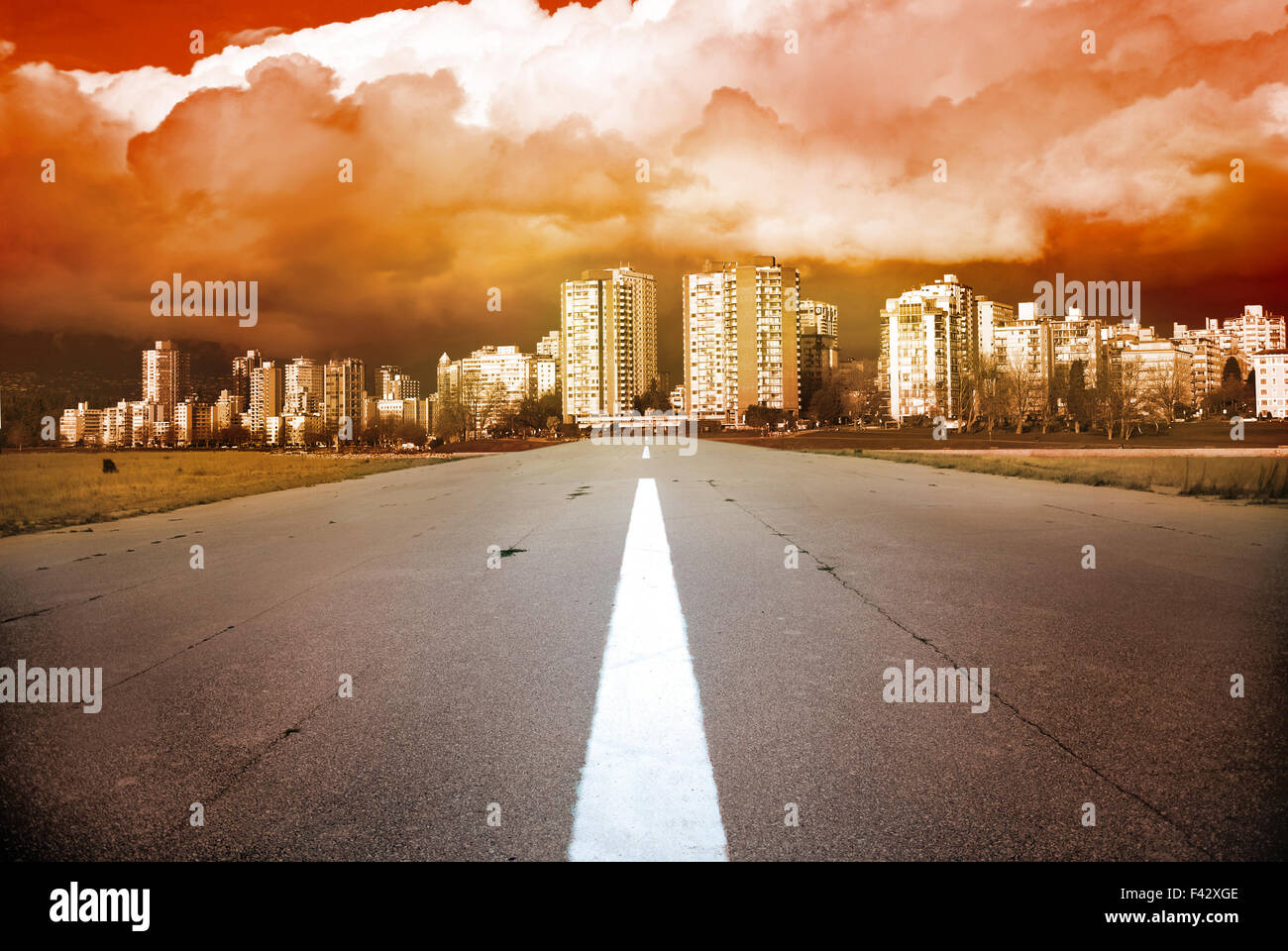 Empty highway hi-res stock photography and images - Alamy