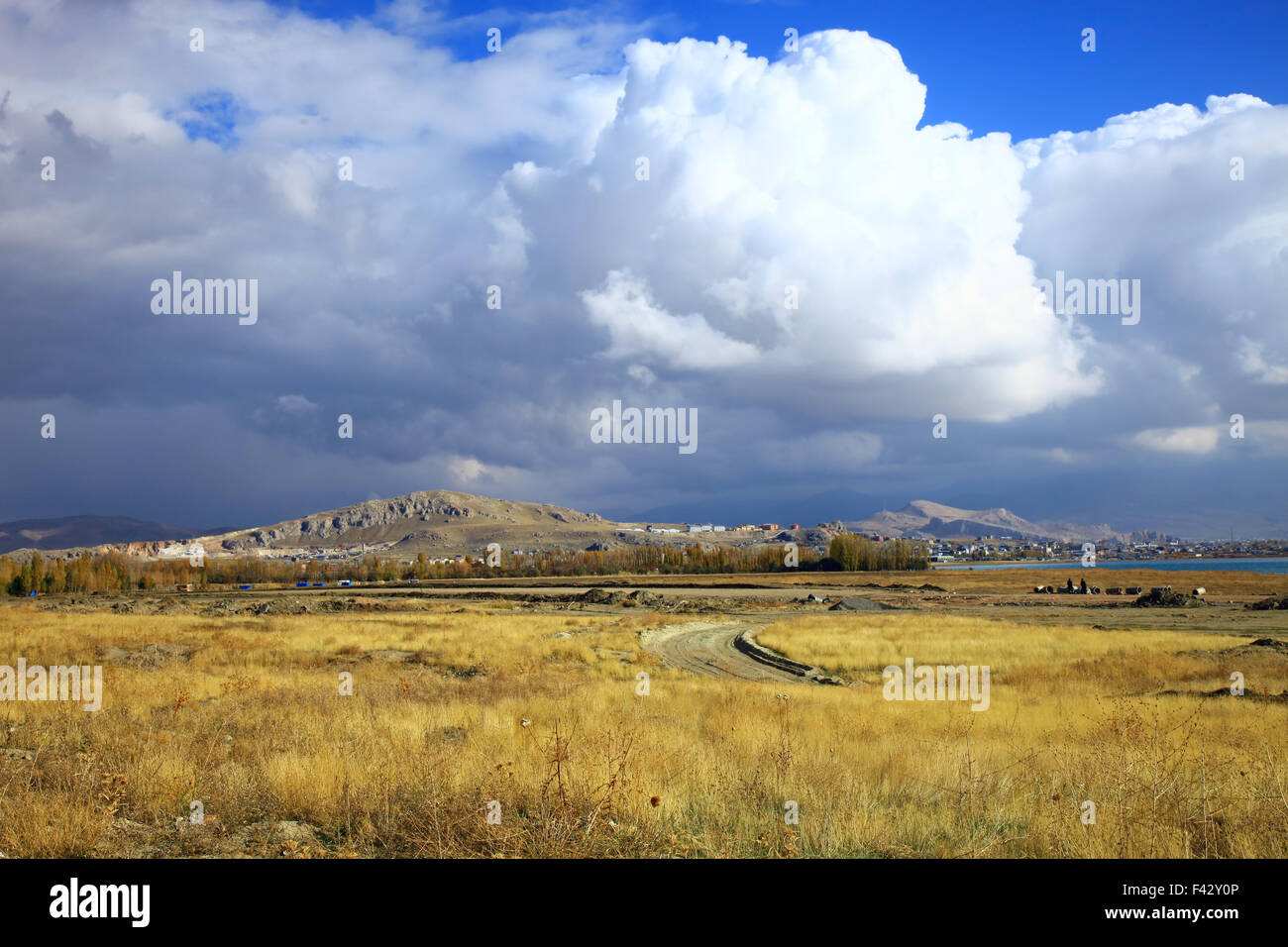 Wan lake hi-res stock photography and images - Alamy