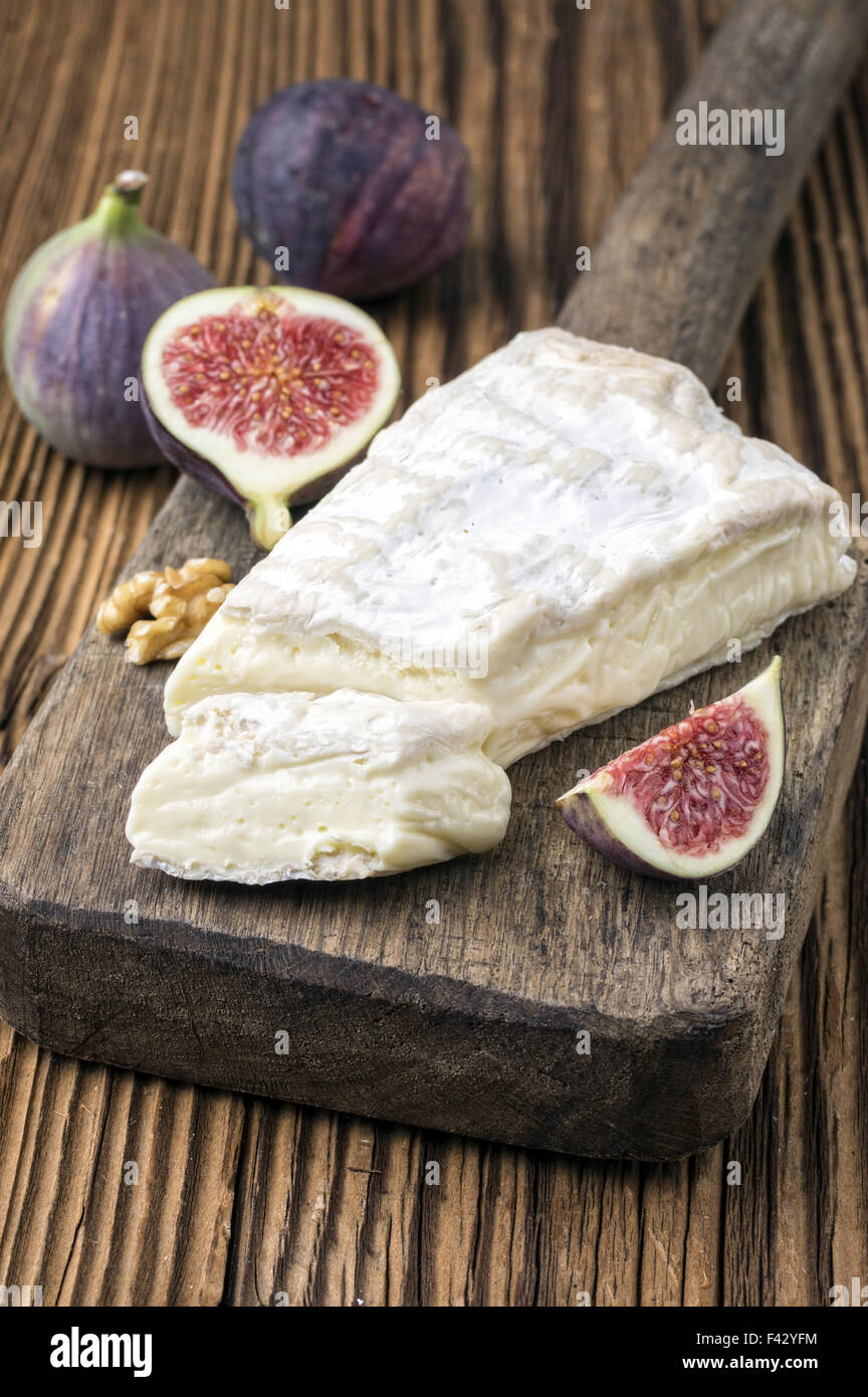 Brie rind hi-res stock photography and images - Alamy