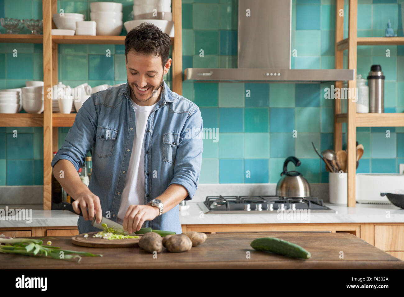 Man in the kitchen hi-res stock photography and images - Alamy