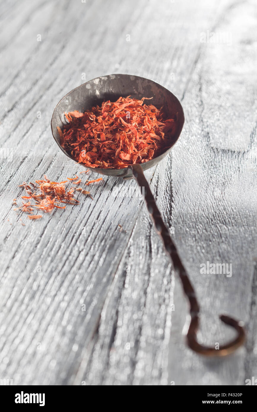 Saffron on spoon hi-res stock photography and images - Alamy