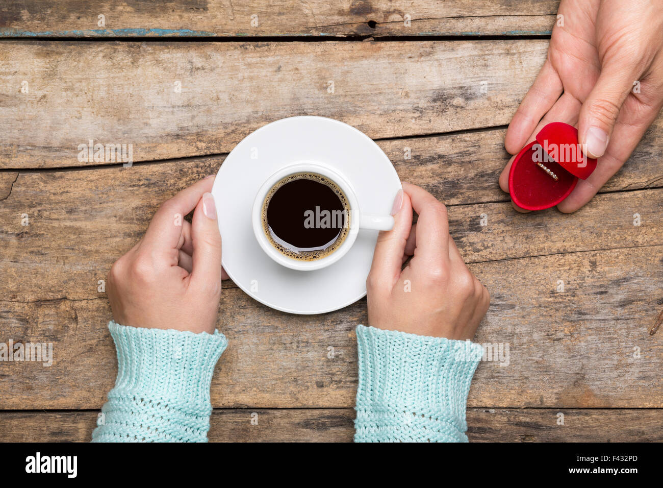 Engagement hi-res stock photography and images - Alamy