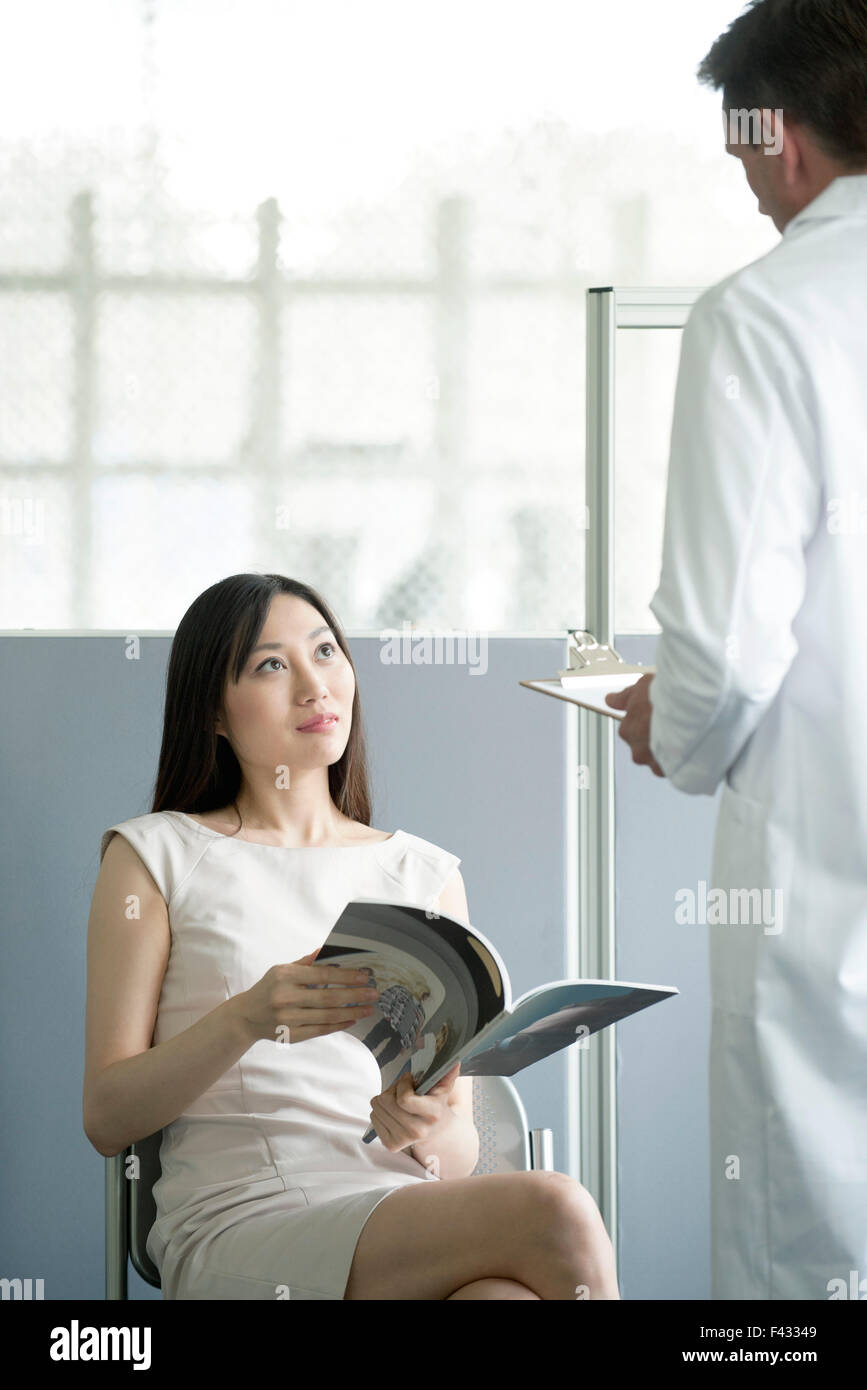 Patient hospital doctor legs hi-res stock photography and images - Alamy