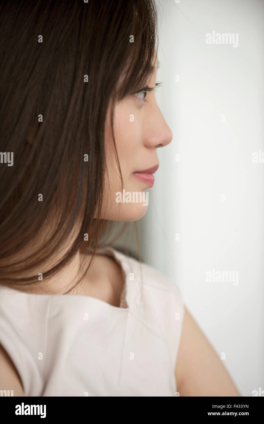 Woman profile wait hi-res stock photography and images - Alamy