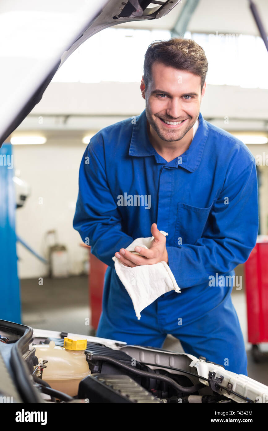 Male car mechanic wiping hi-res stock photography and images - Alamy