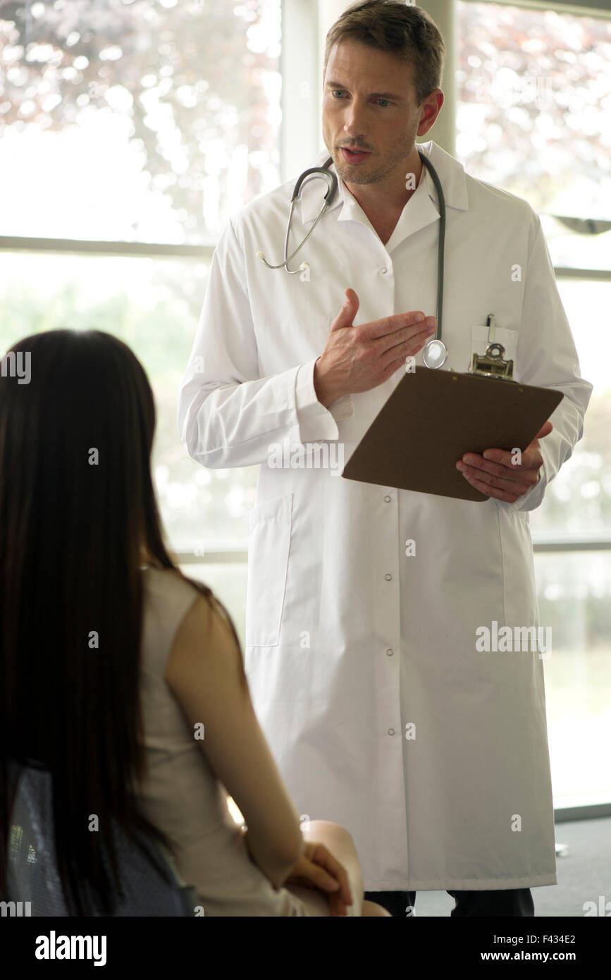 Doctor explaining exam results hi-res stock photography and images - Alamy