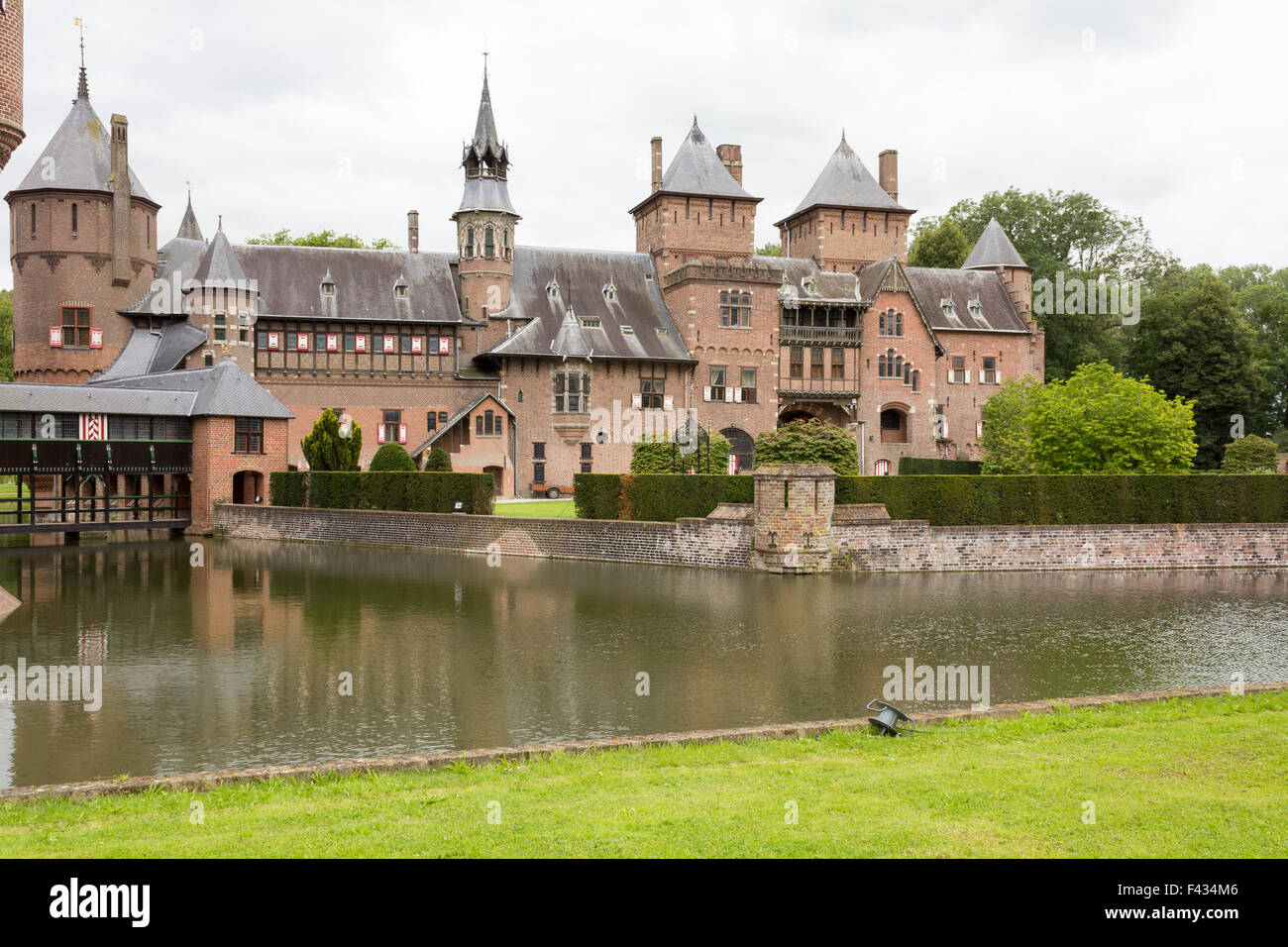 Big castle hi-res stock photography and images - Alamy