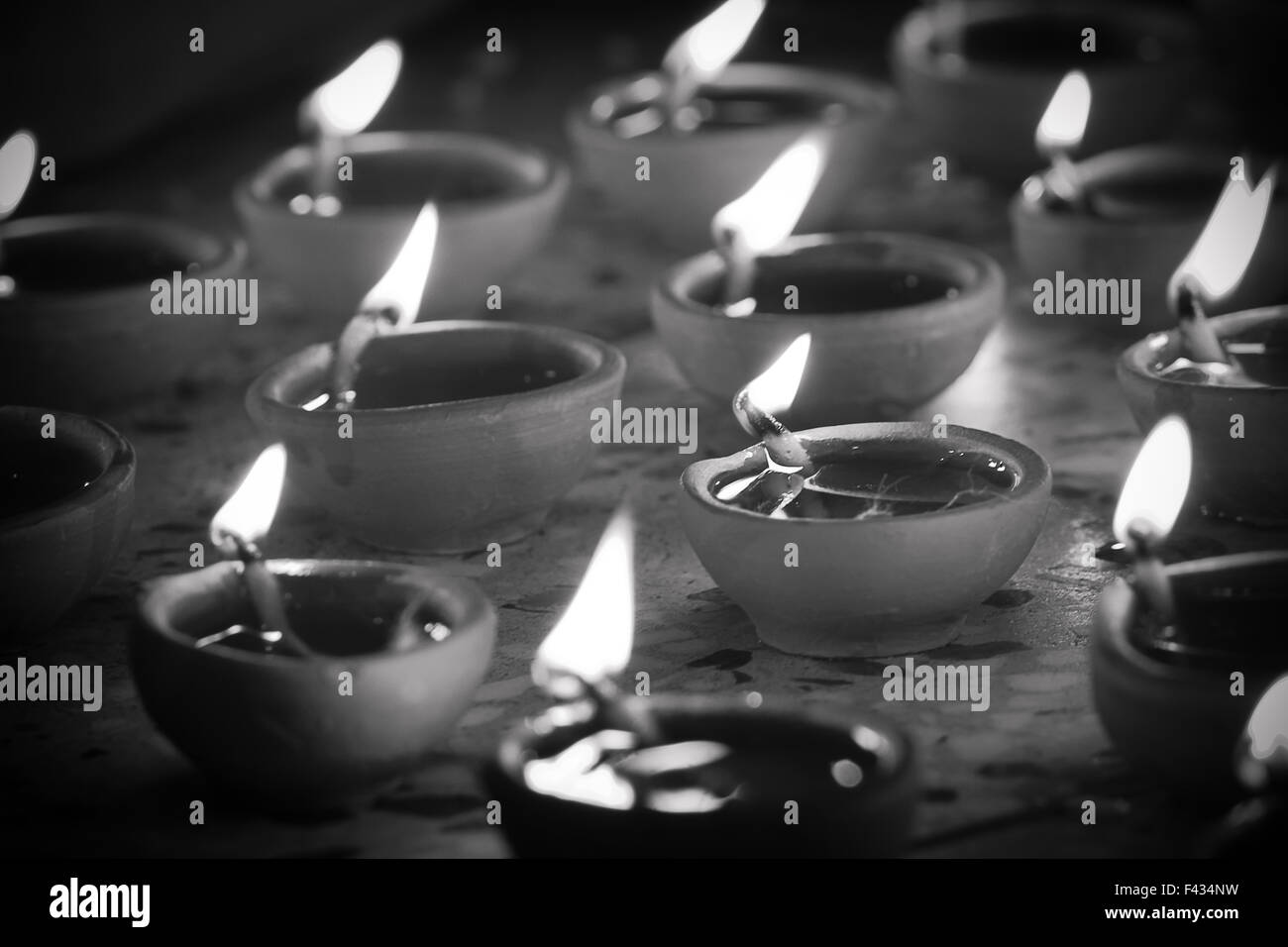 Traditional indian oil lamp indian hi-res stock photography and images ...