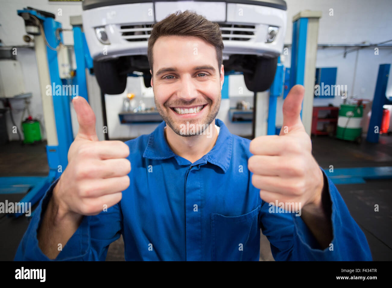 Mechanic smiling at the camera Stock Photo - Alamy
