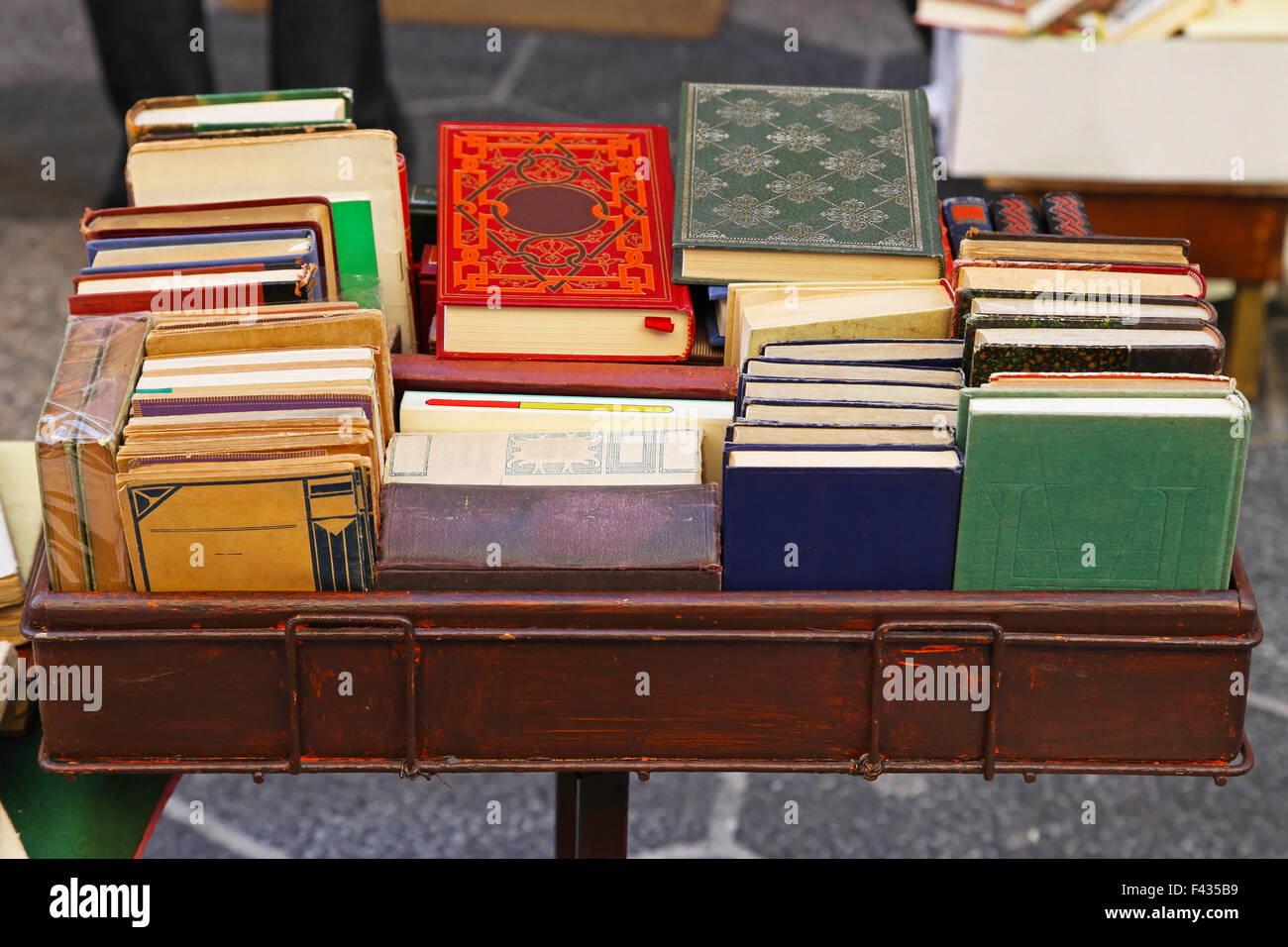 Second hand books at antique market Stock Photo - Alamy