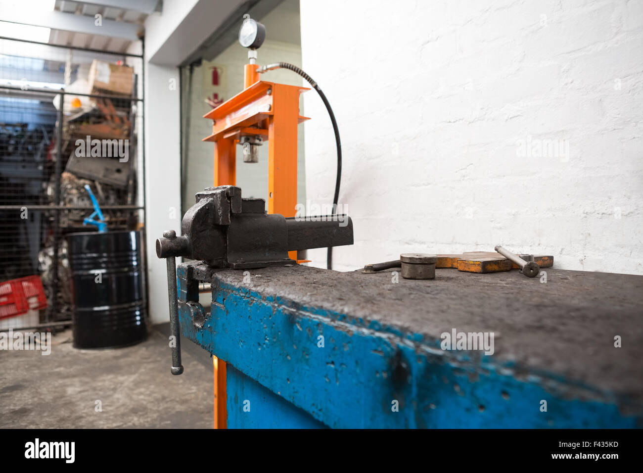 Empty work station Stock Photo - Alamy