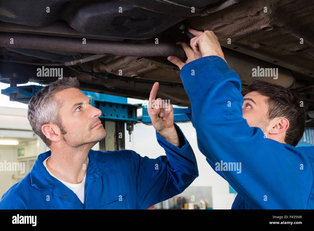 Team of mechanics working together Stock Photo - Alamy