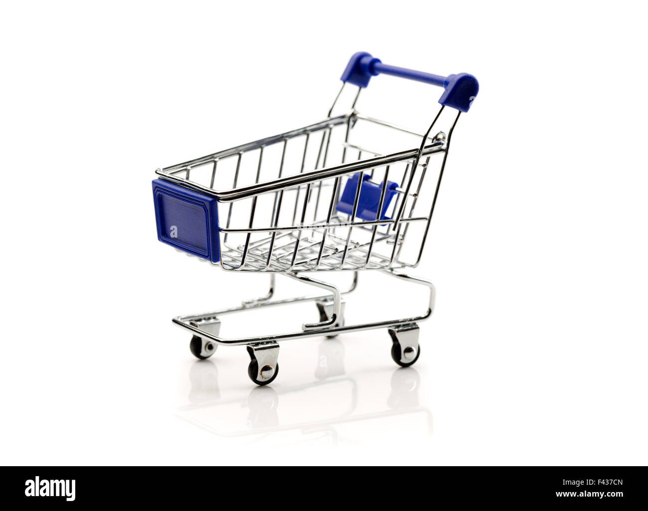 Empty supermarket trolley hi-res stock photography and images - Alamy