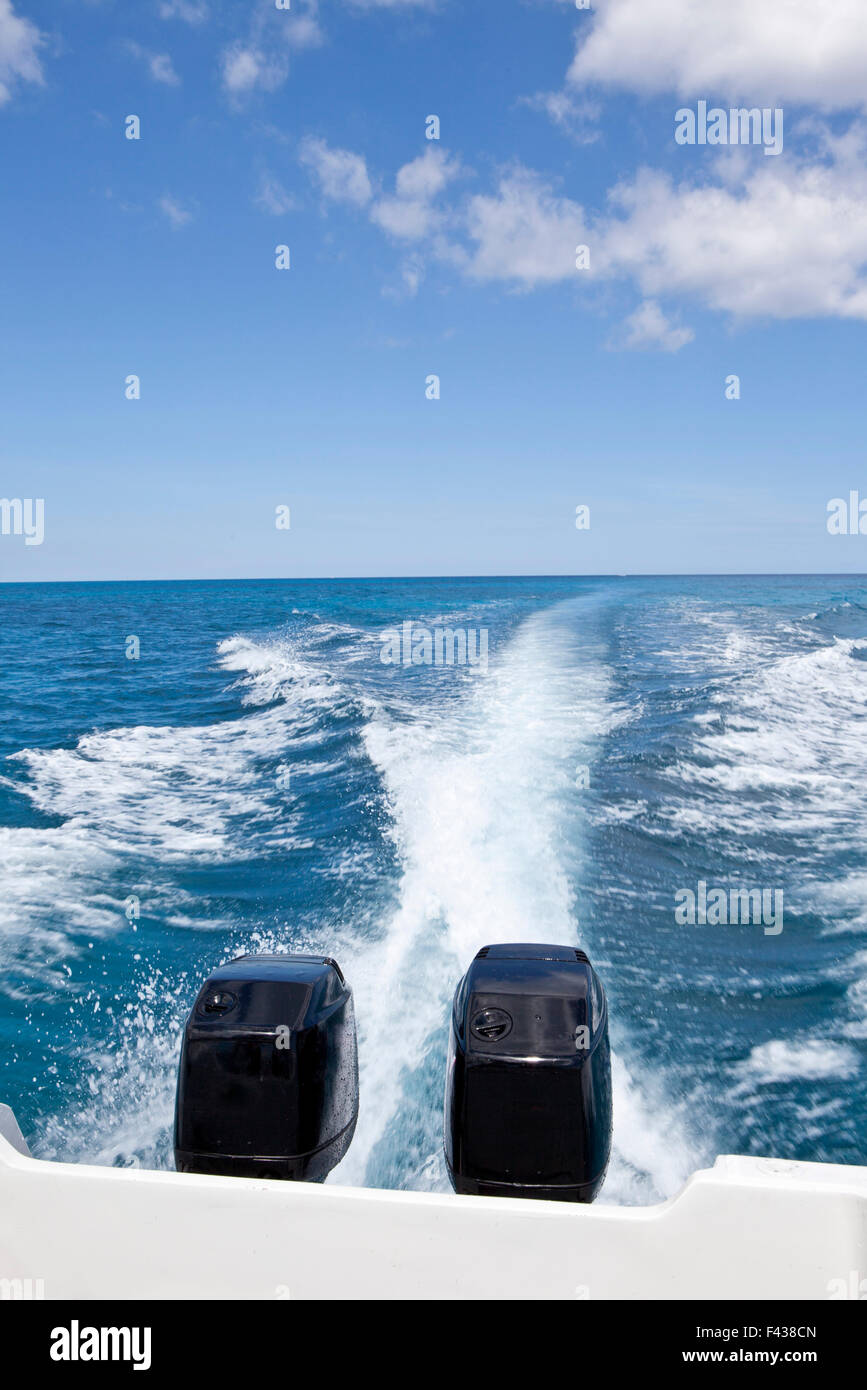 Motor boat and wake Stock Photo - Alamy