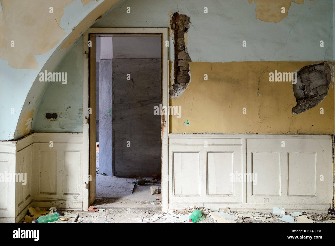 Ruin house inside Stock Photo - Alamy