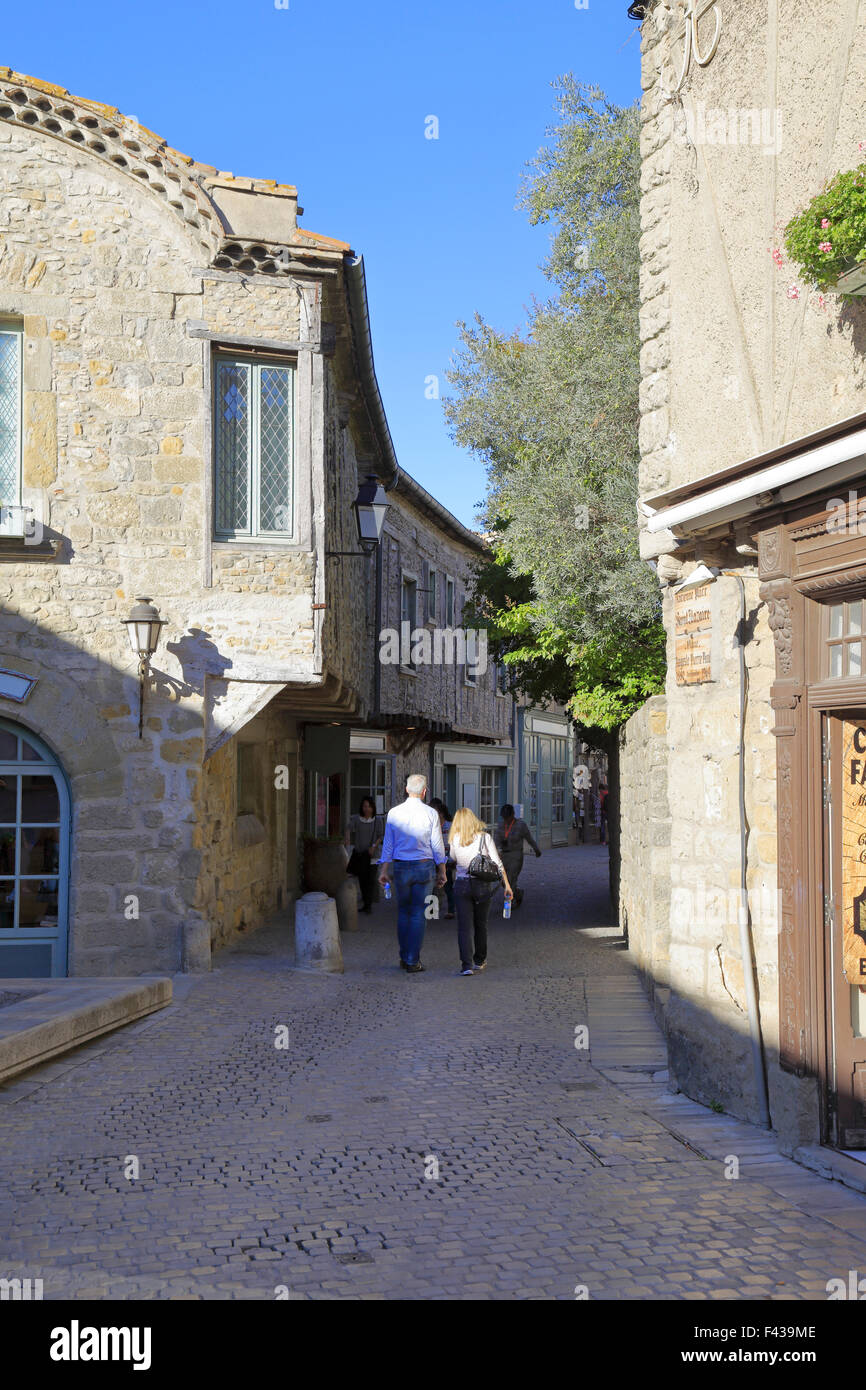 Tourists inside the medieval castle fortress, Carcassonne, Aude ...