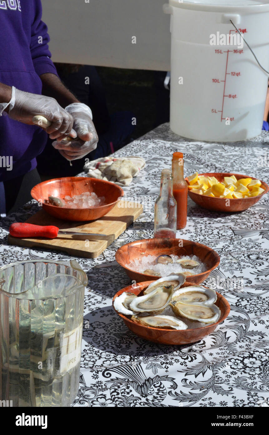 oyster stand at smorgesborg brooklyn Stock Photo - Alamy