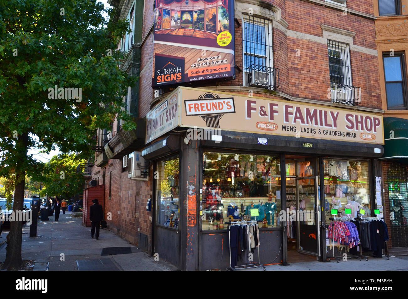 Hasidic jews brooklyn hi-res stock photography and images - Alamy