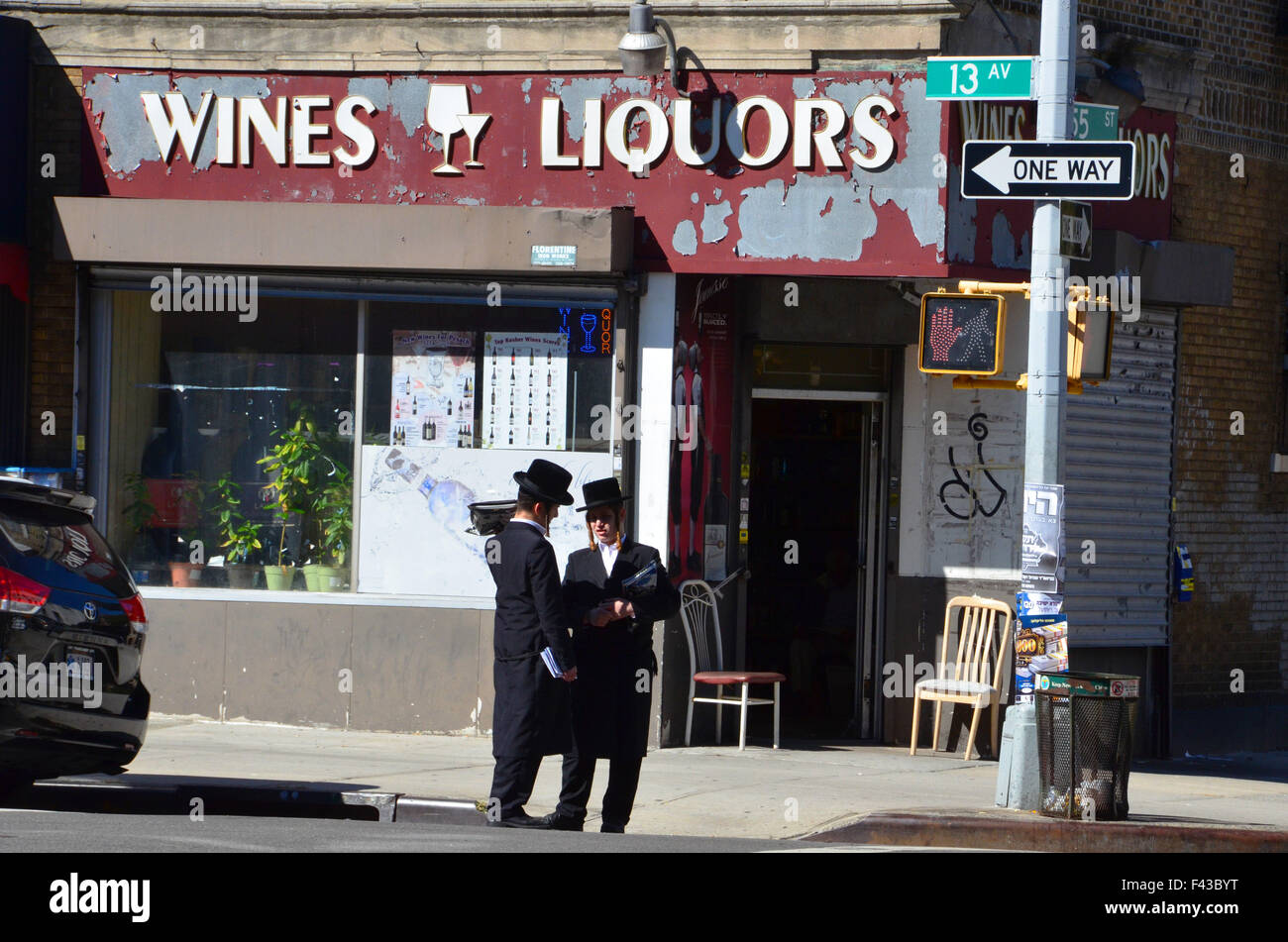 Hasidic jews in new york hi-res stock photography and images - Alamy