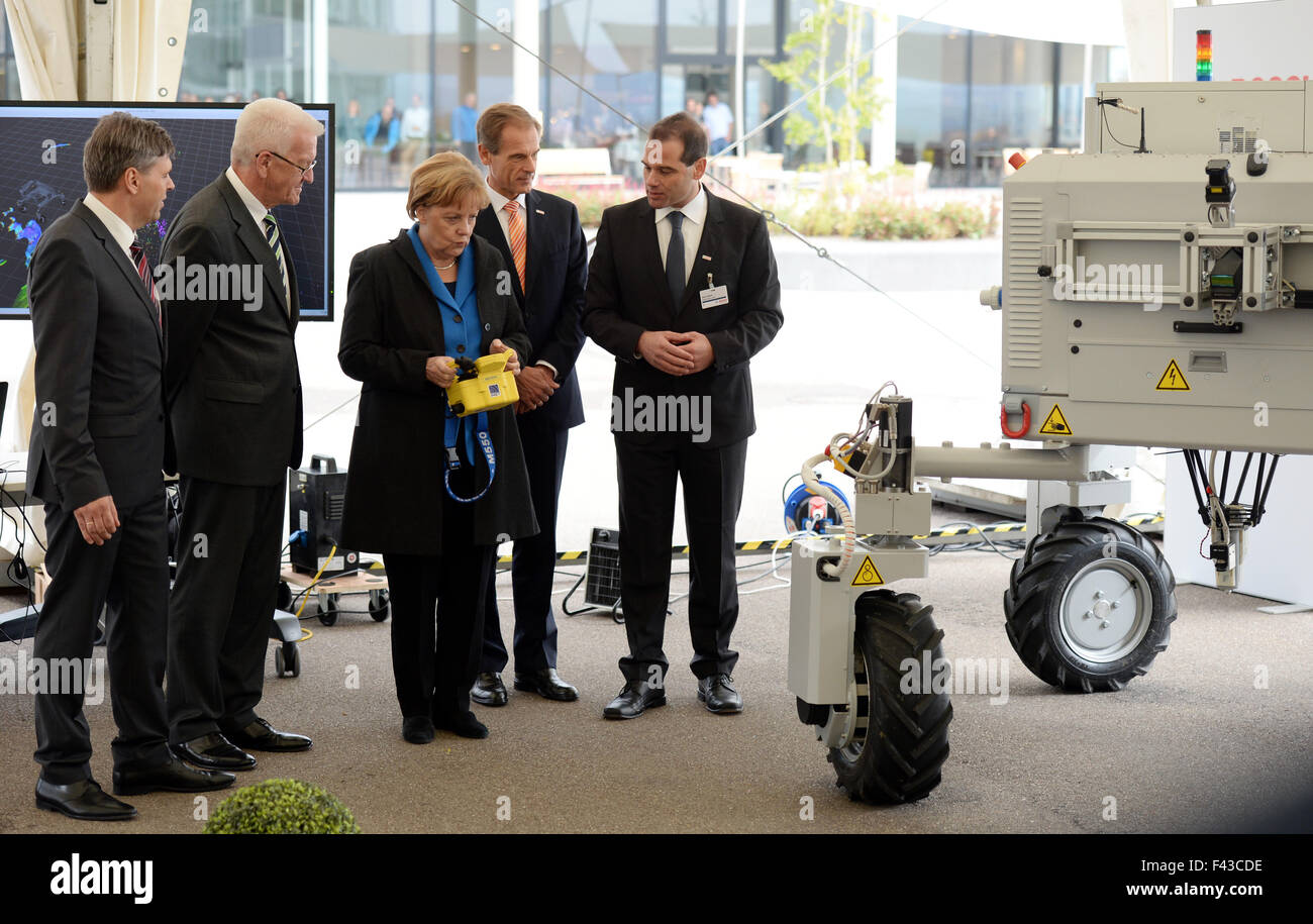 Renningen, Germany. 14th Oct, 2015. Michael Bolle (l-r), chairman of ...