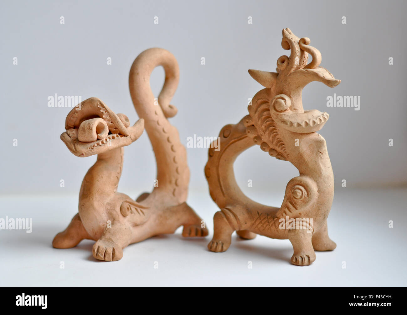 The figure of the dragon. Ceramics of Uzbekistan. Tashkent, 1990 Stock ...