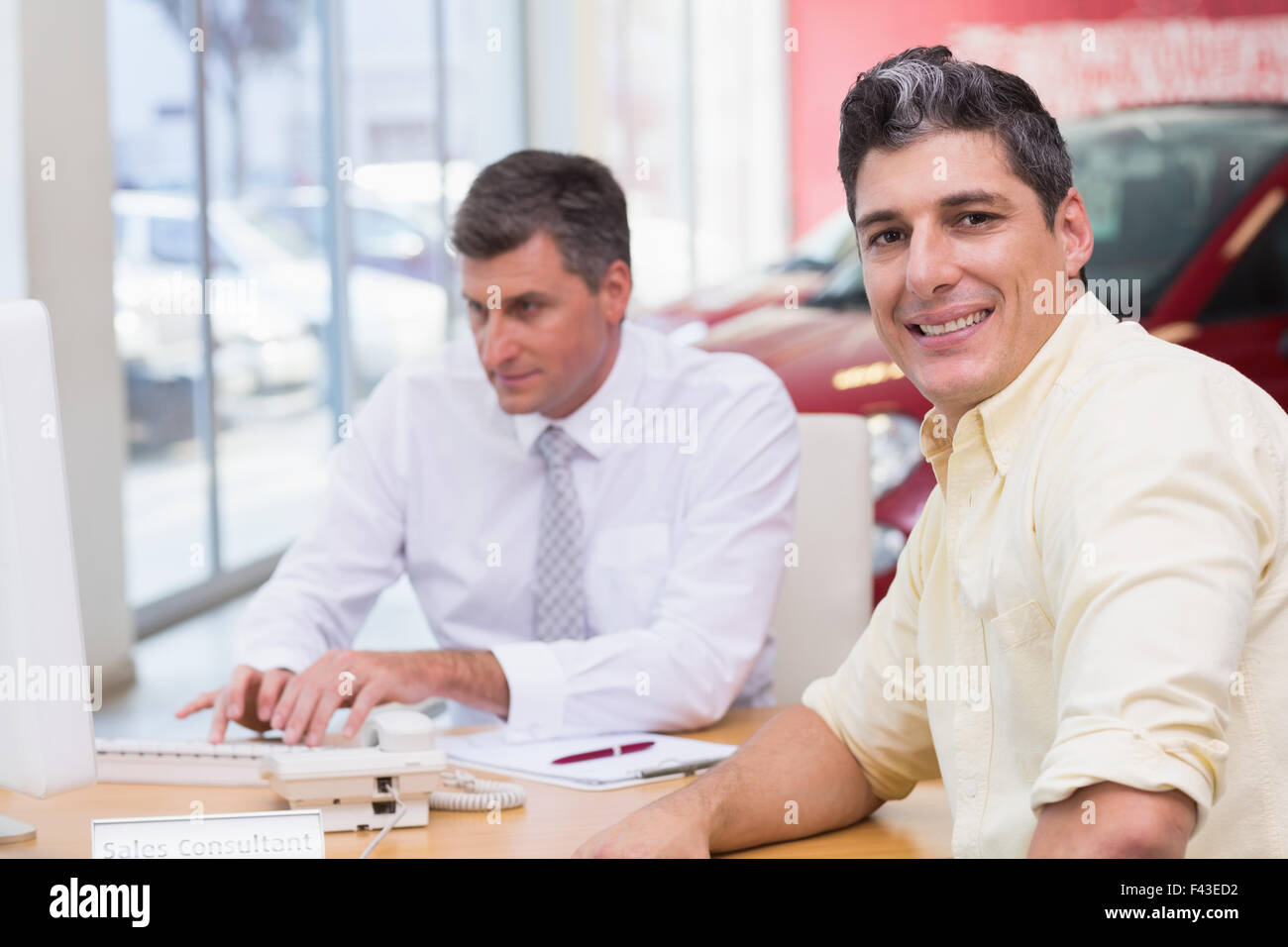 Salesperson and customer computer hi-res stock photography and images ...